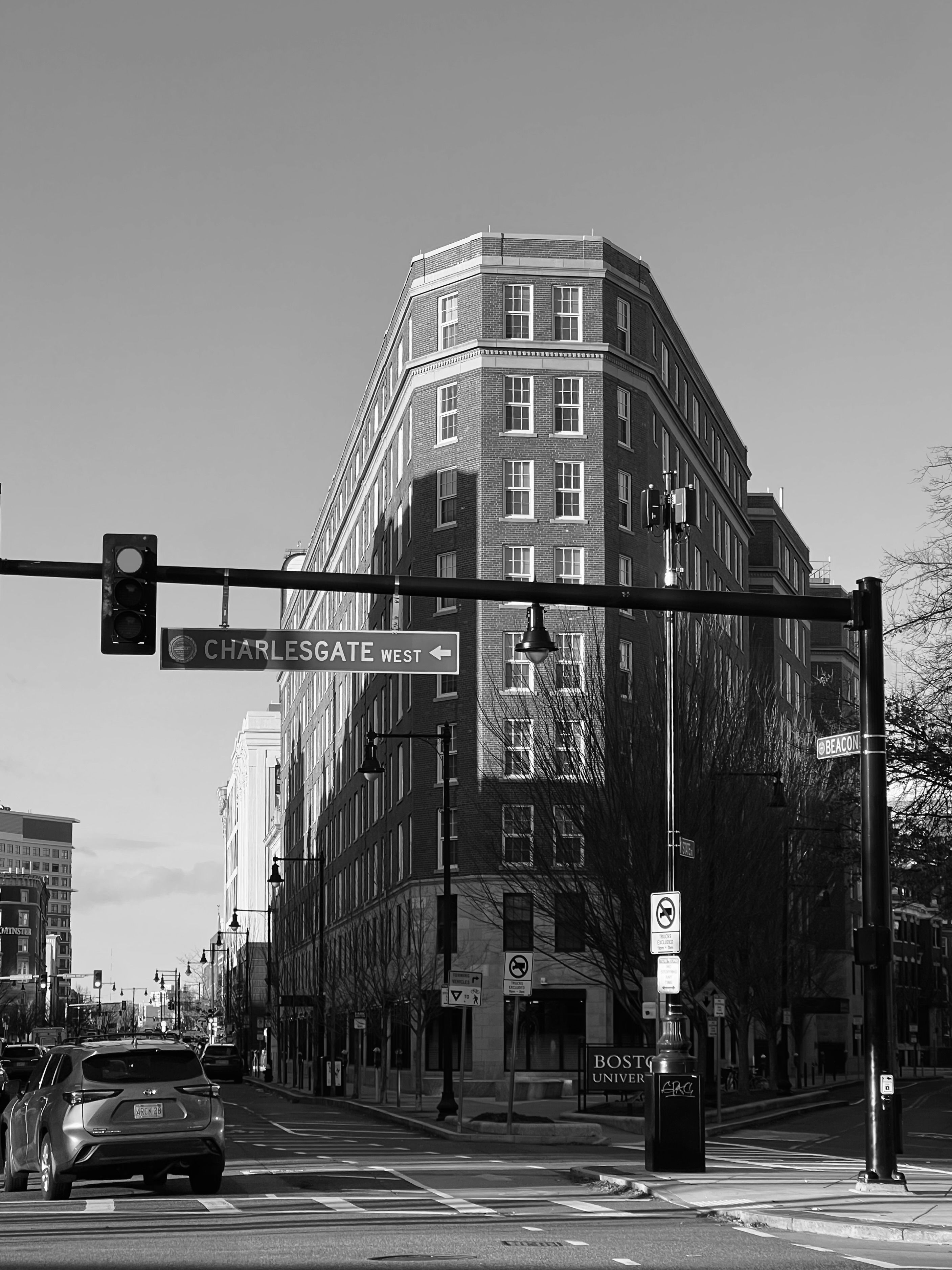 Boston city intersection with historic building · Free Stock Photo