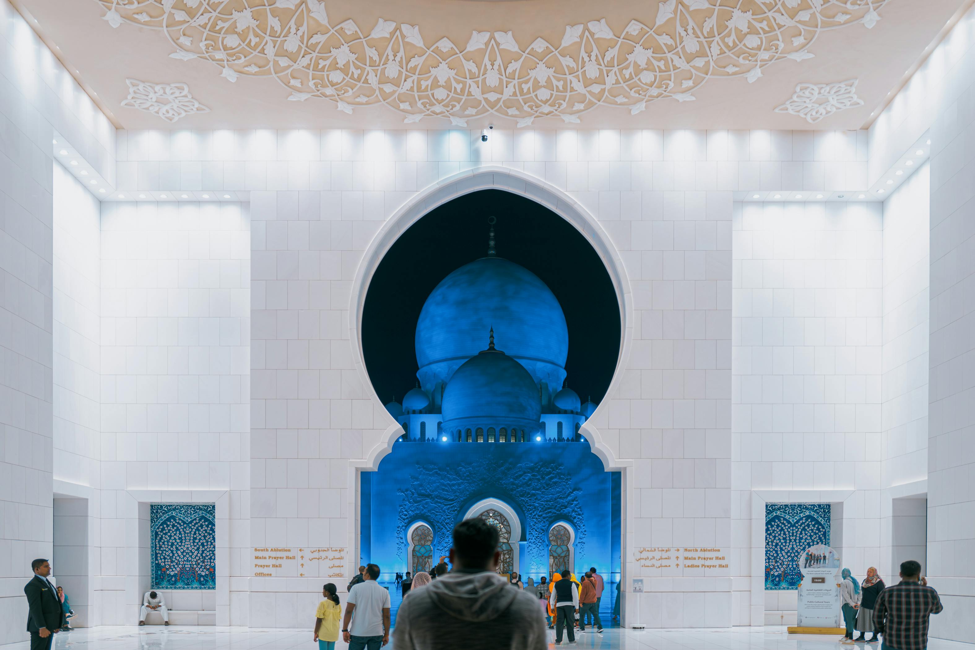 Abu Dabi'de Gece Aydınlatılan şeyh Zayed Camii · Ücretsiz Stok Fotoğraf