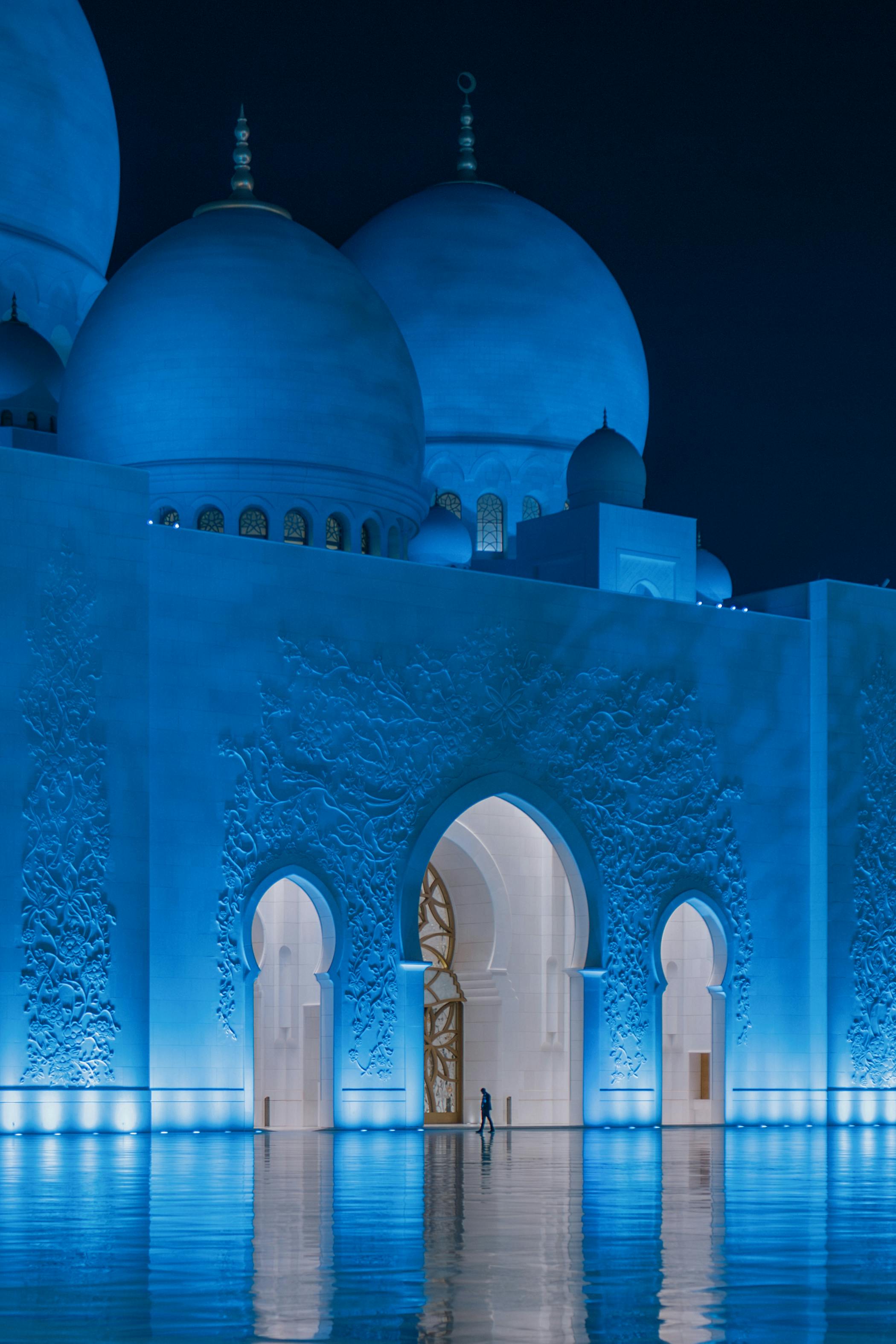 Illuminated Sheikh Zayed Mosque at Night · Free Stock Photo