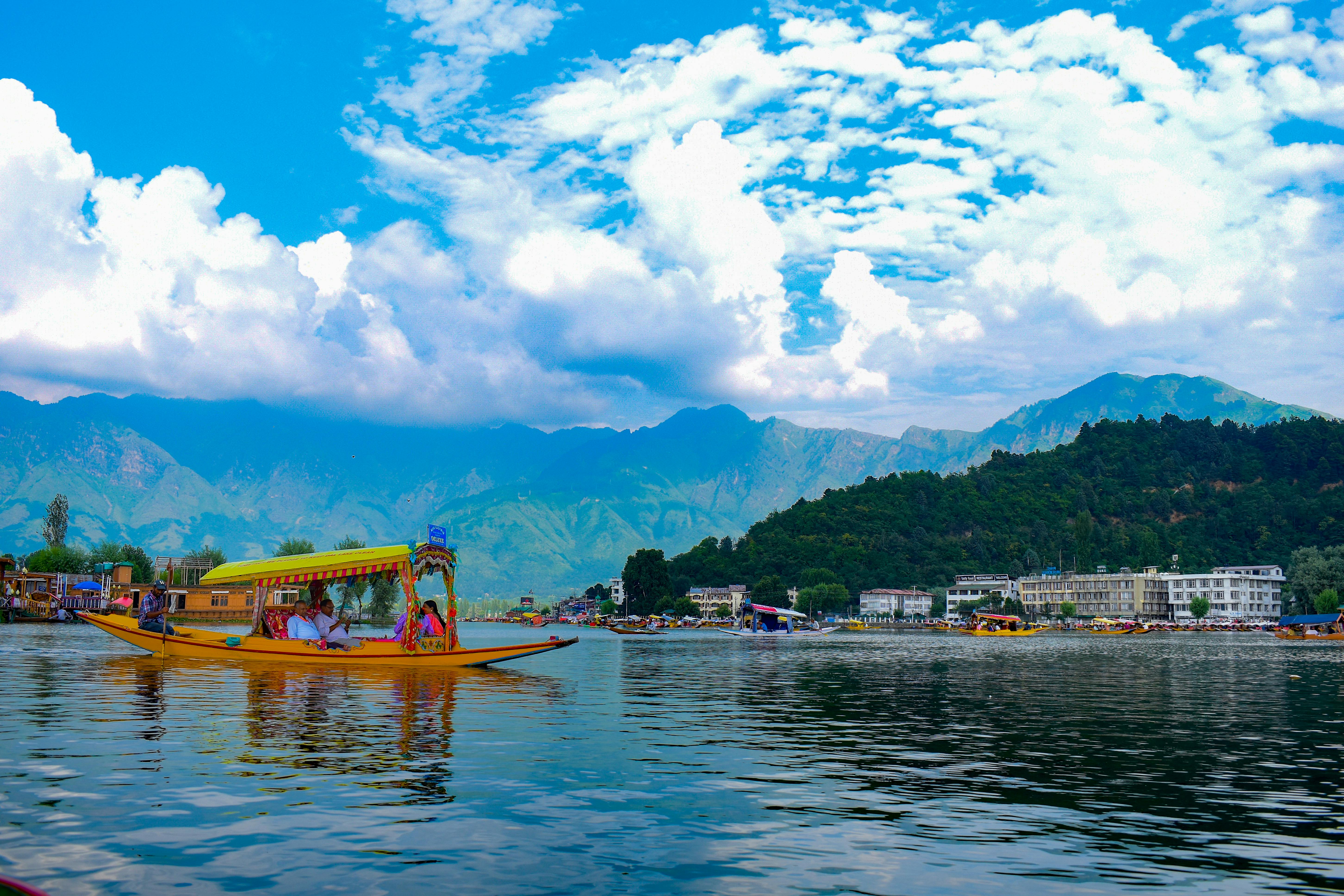 Scenic Shikara Ride on Dal Lake, Kashmir · Free Stock Photo