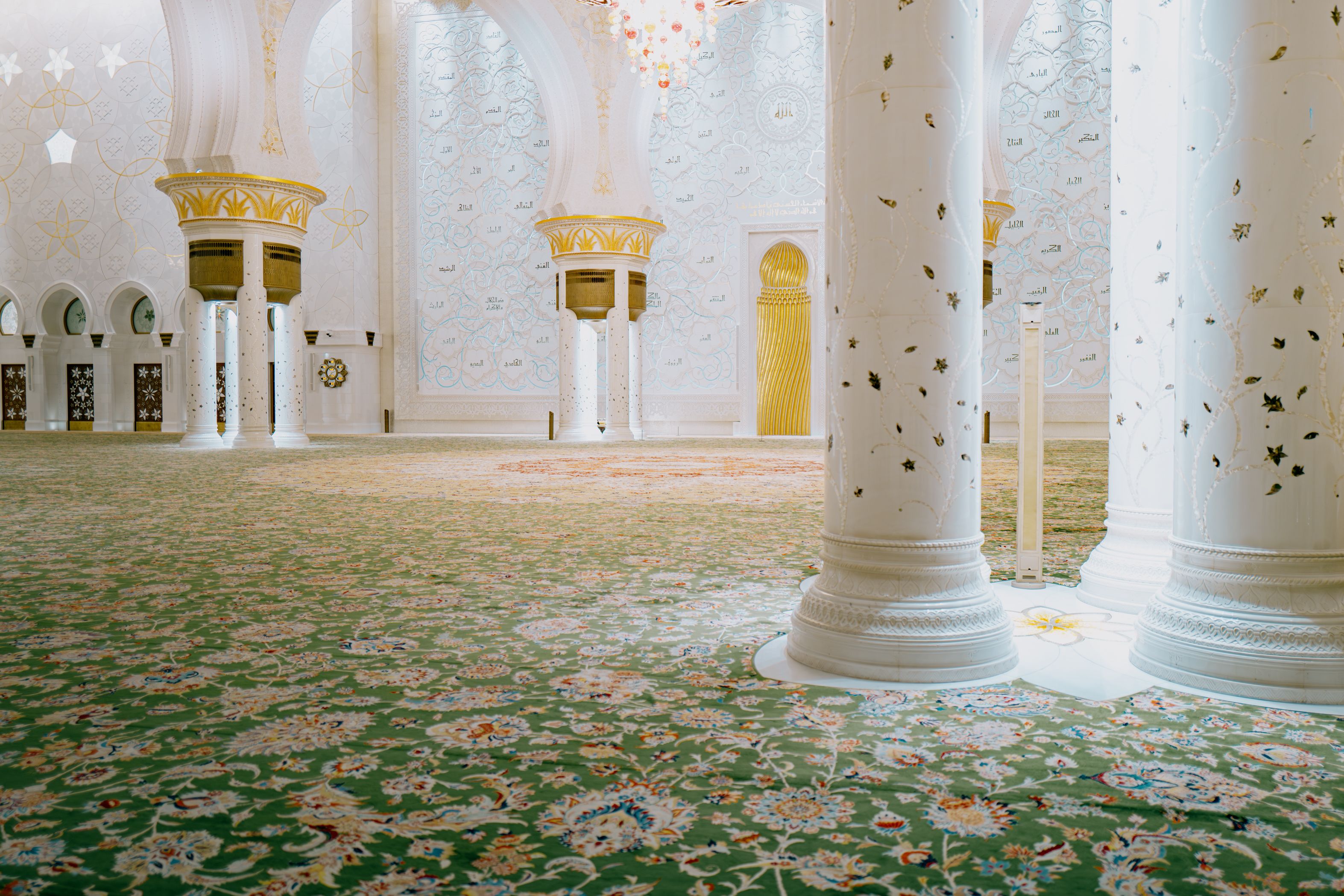 Elegant Interior of Sheikh Zayed Grand Mosque · Free Stock Photo
