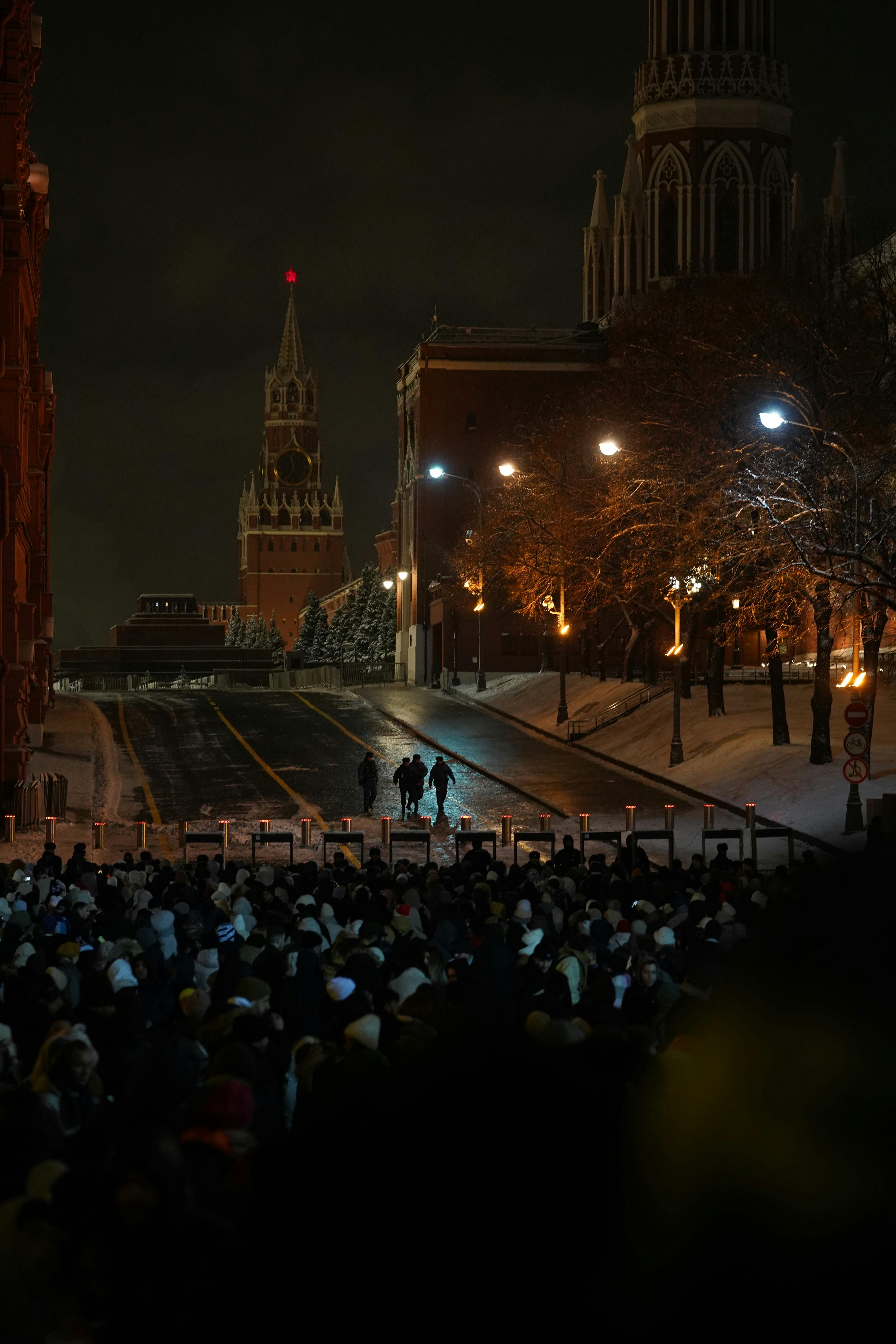 Night Crowd Near Kremlin in Winter Scene · Free Stock Photo