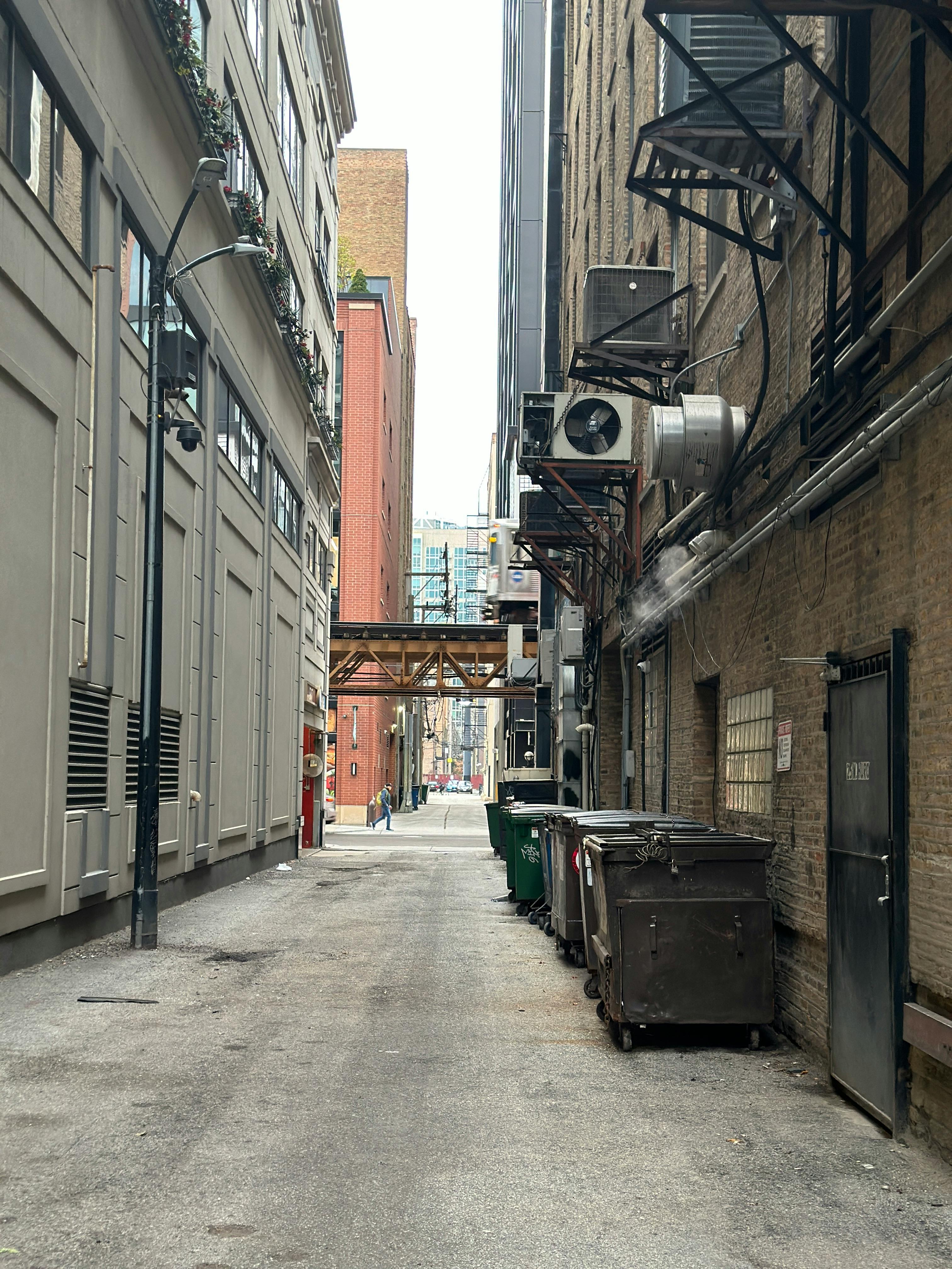 Urban Alleyway with Chicago Architecture · Free Stock Photo