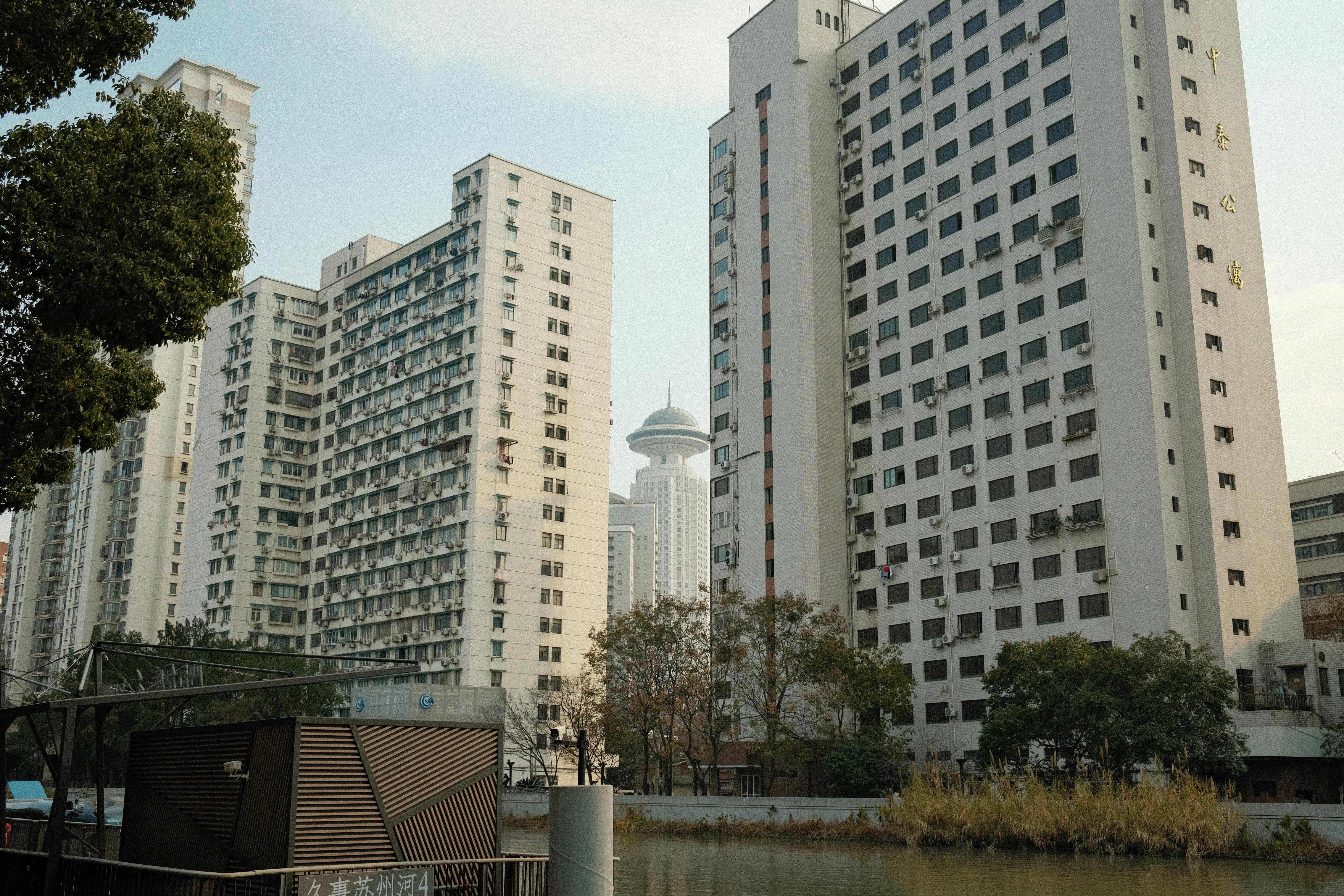 Modern Urban Architecture with High-Rise Buildings · Free Stock Photo