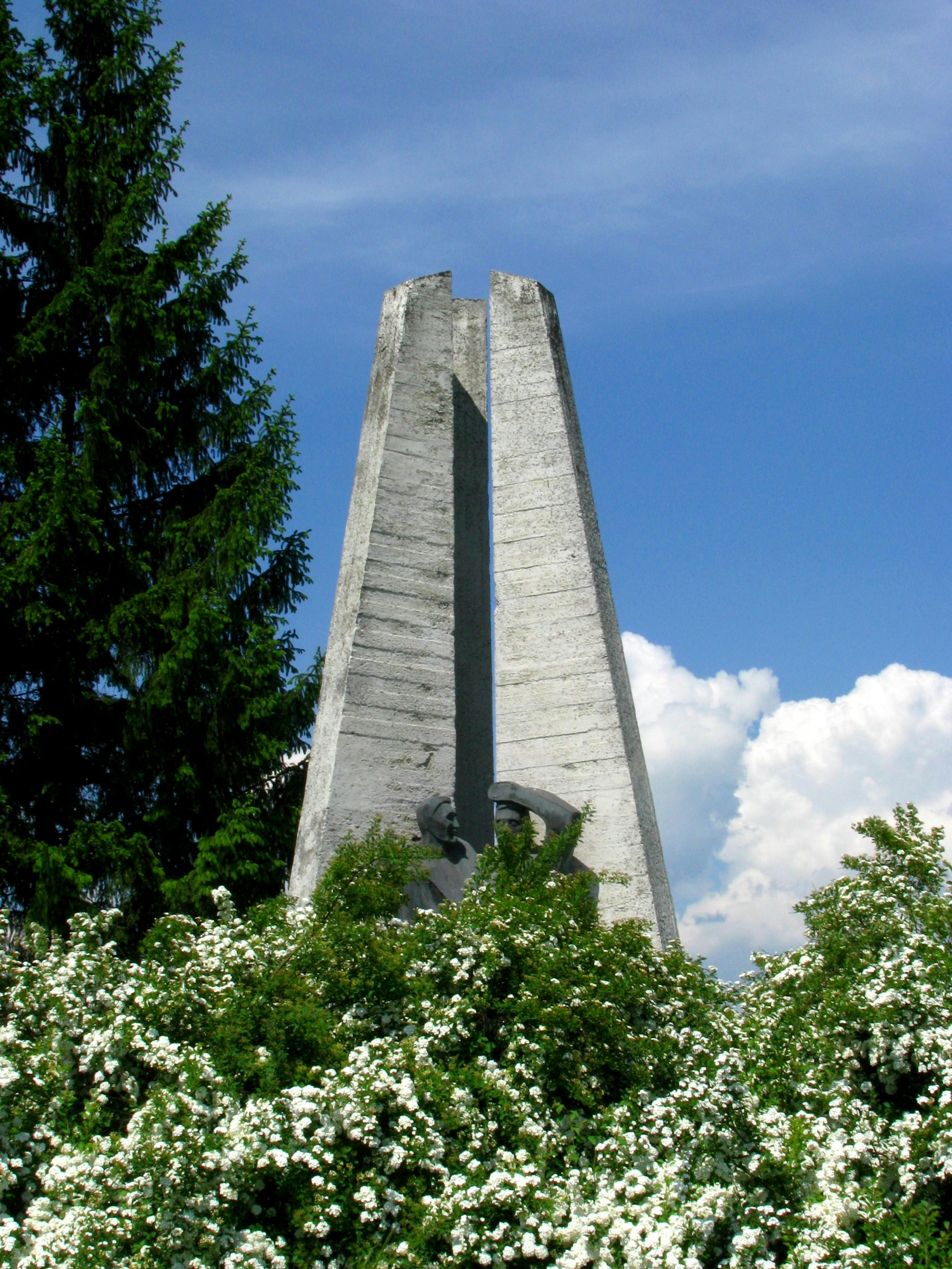 Monument Surrounded by Lush Greenery · Free Stock Photo