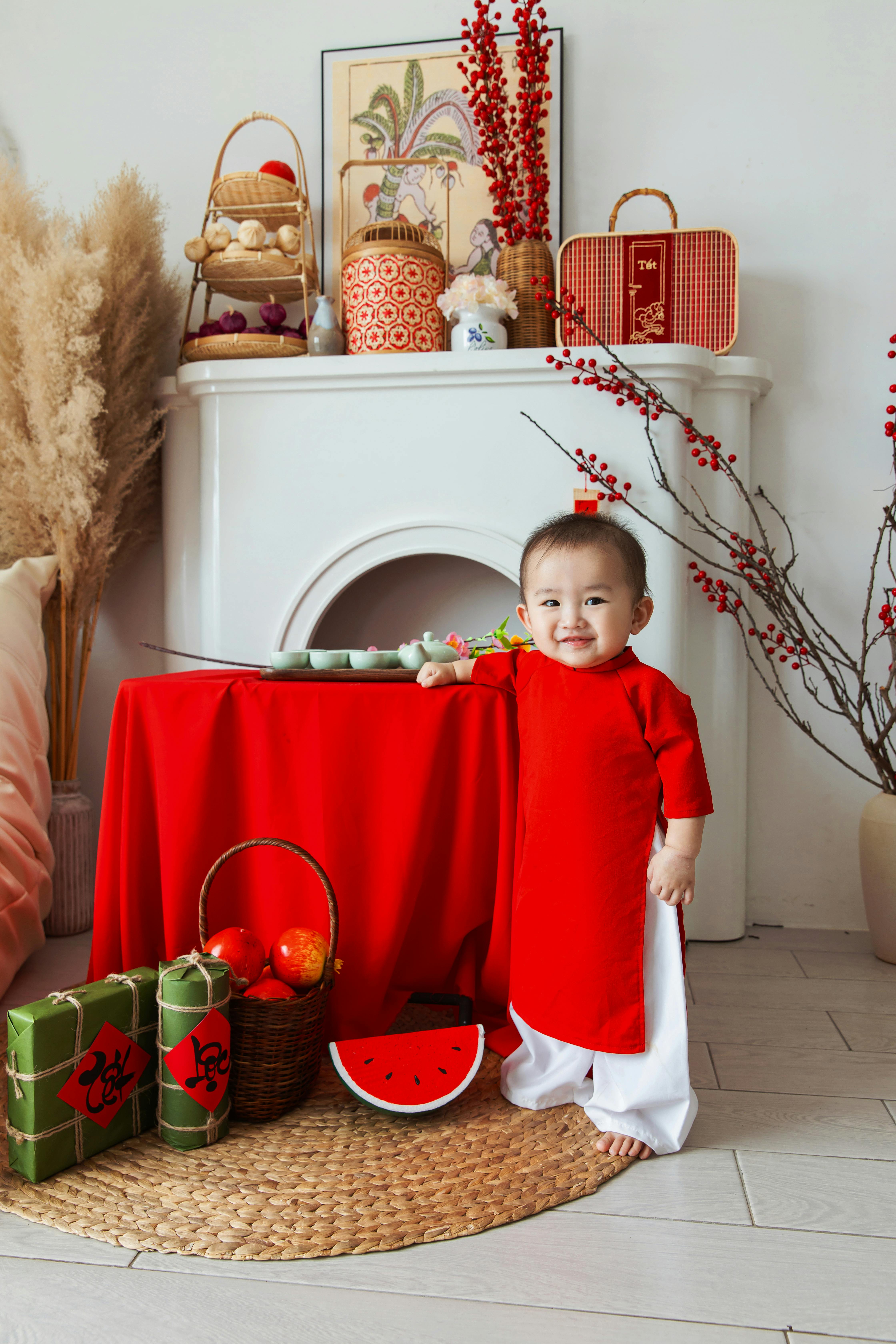 Adorable Bebé Con Traje Tradicional Vietnamita · Foto de stock gratuita
