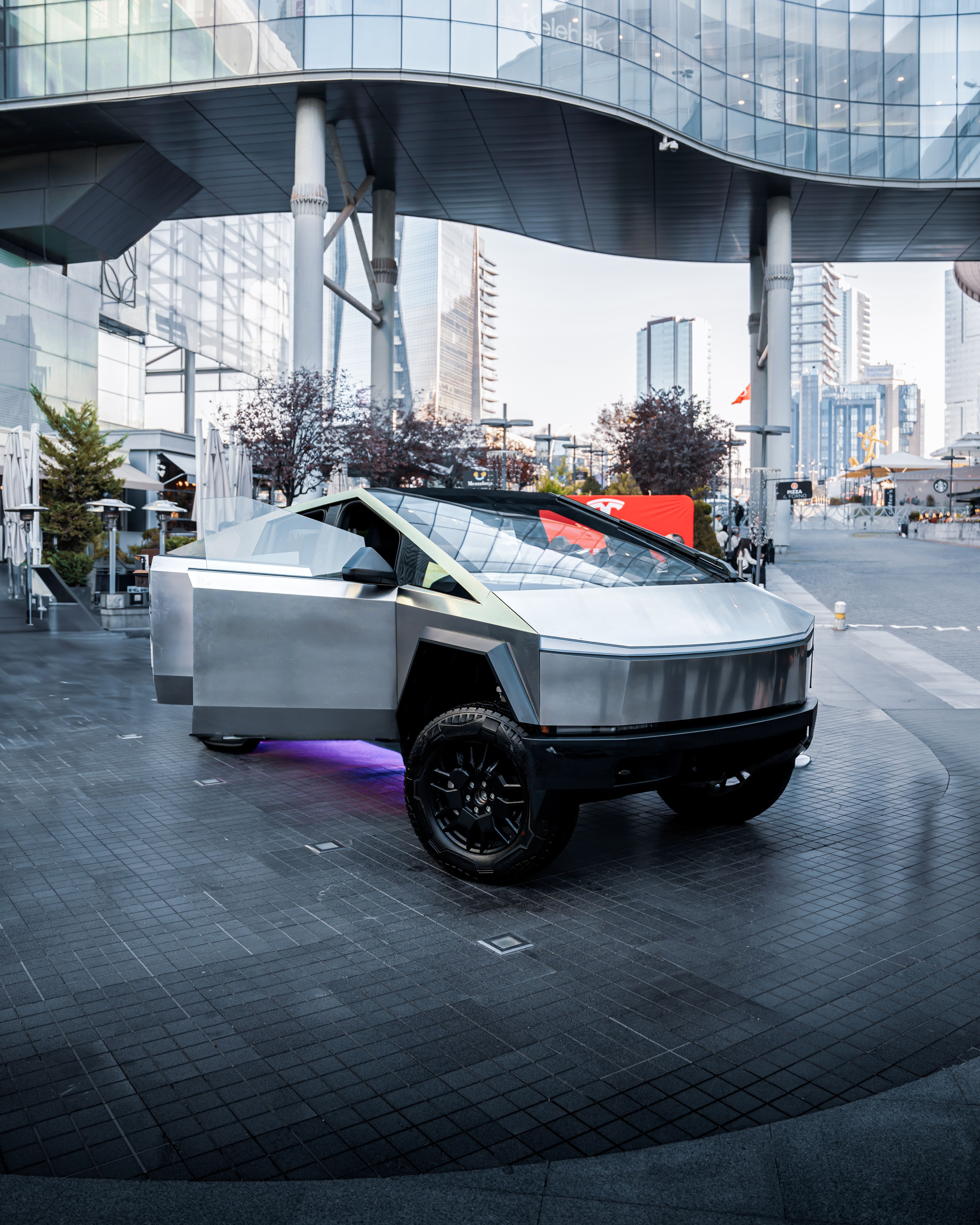 Tesla Cyberpunk · Photo gratuite
