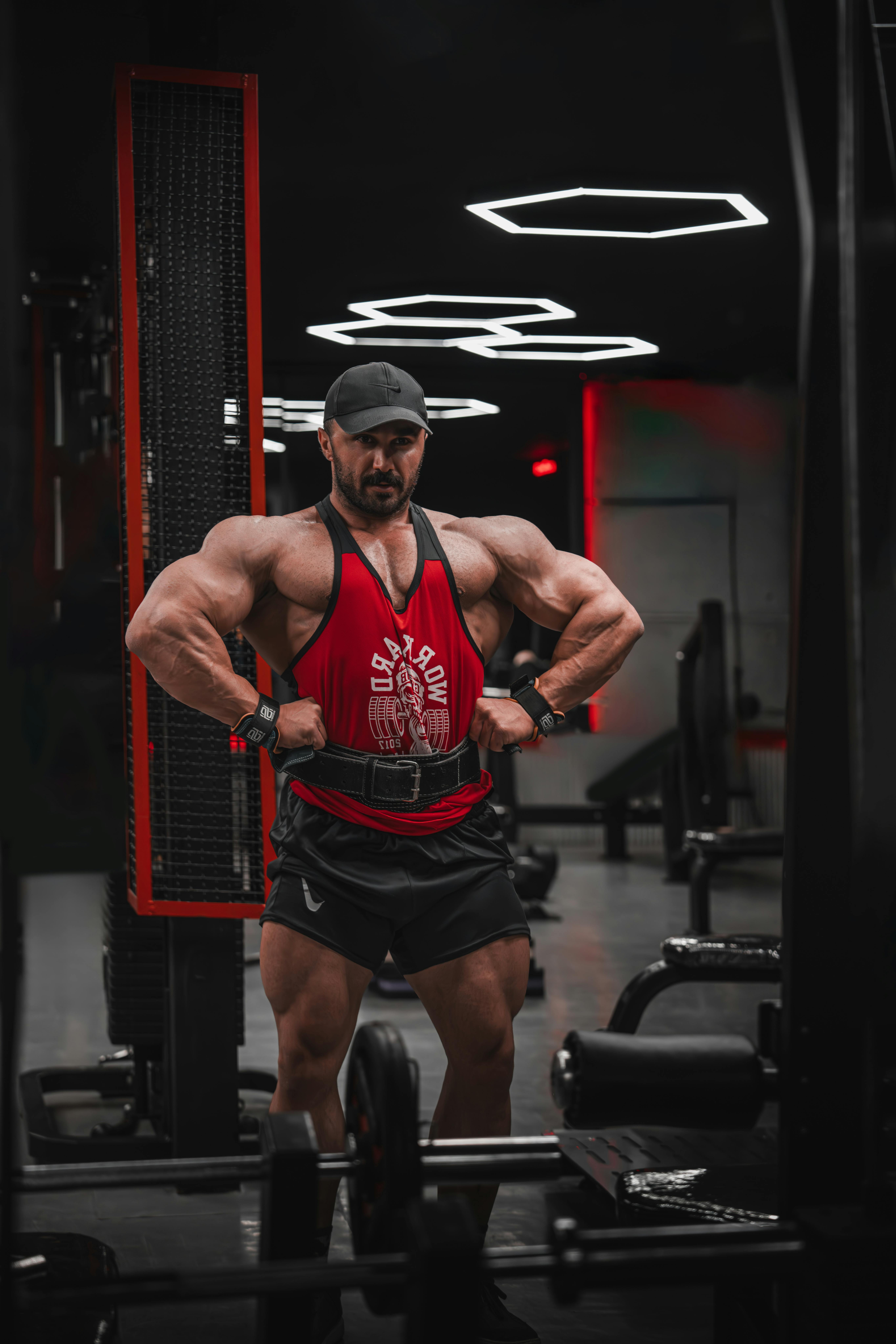 Muscular Bodybuilder in Modern Gym Setting · Free Stock Photo