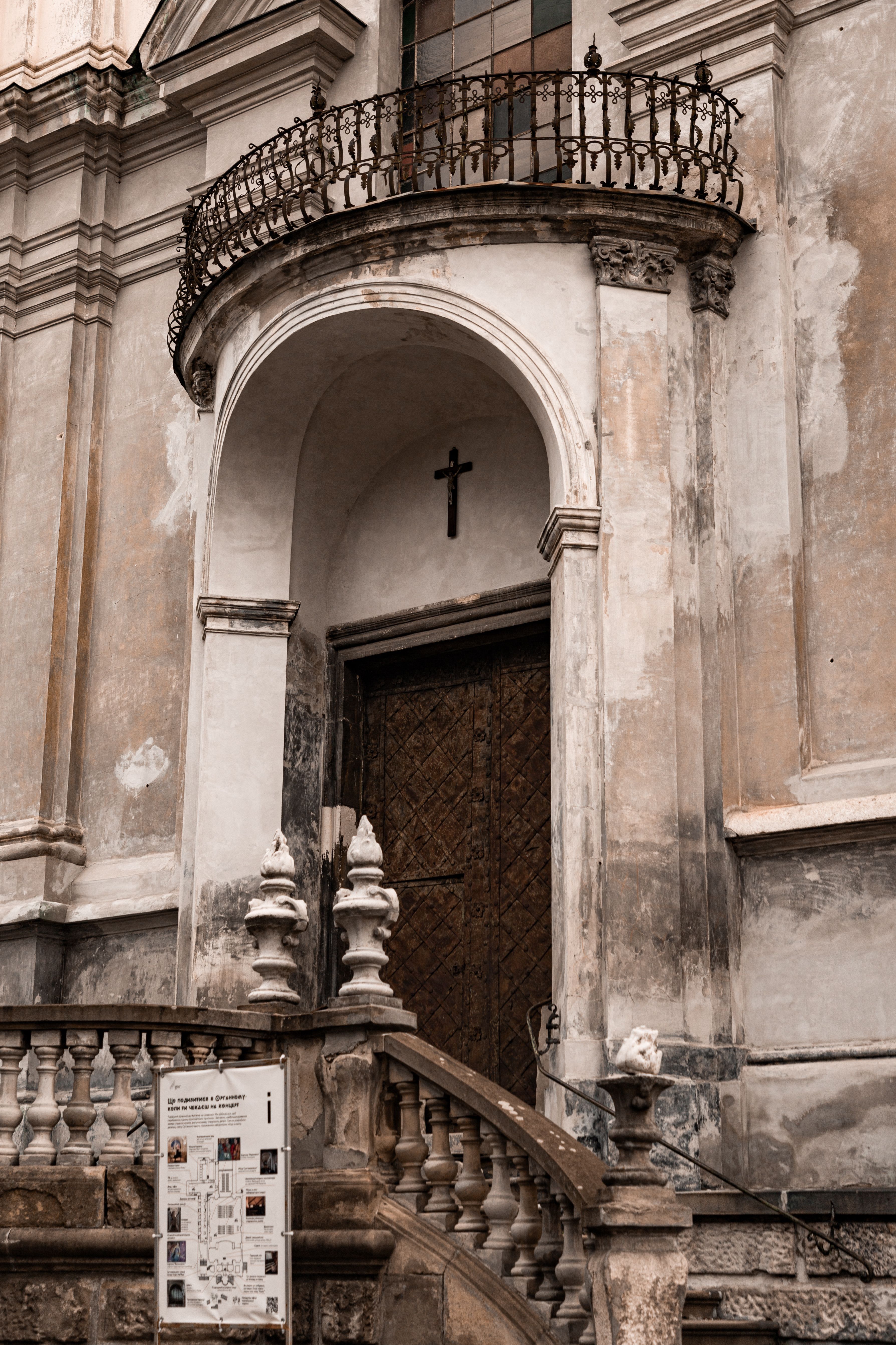 Historic Church Entrance with Ornate Architecture · Free Stock Photo