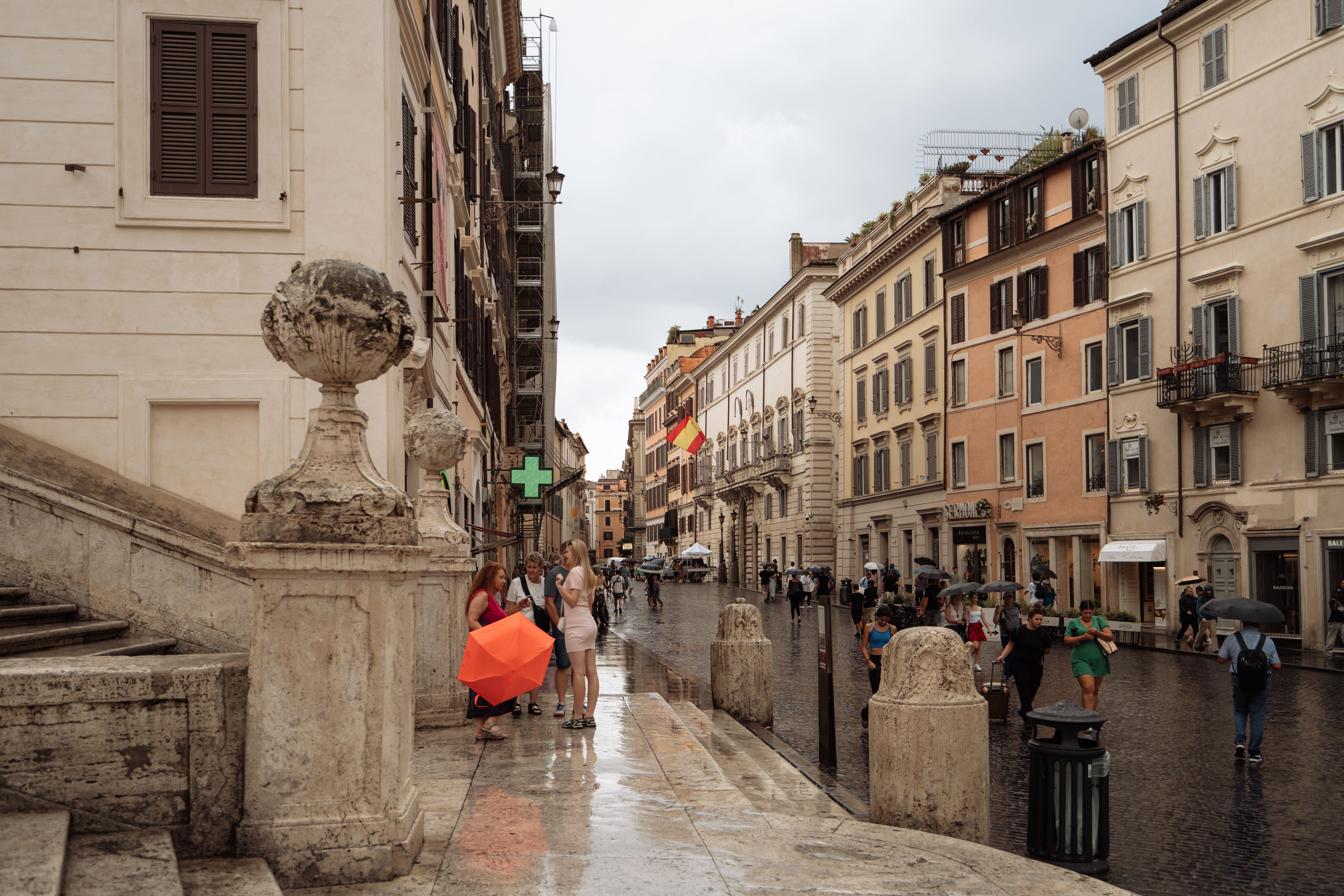 Charming European Street Scene in Rome · Free Stock Photo