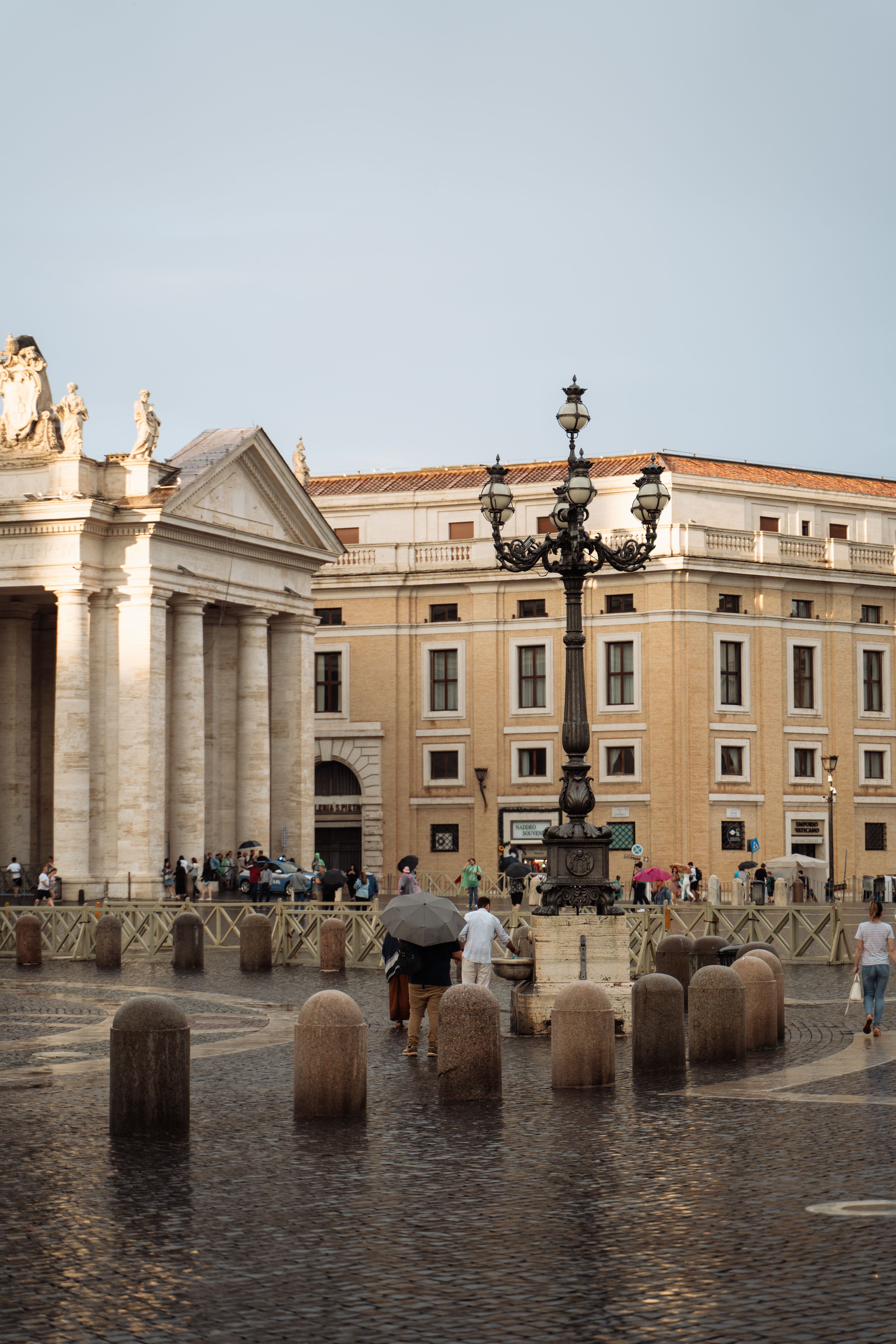 Historic Architecture in Rome's Sunny Piazza · Free Stock Photo