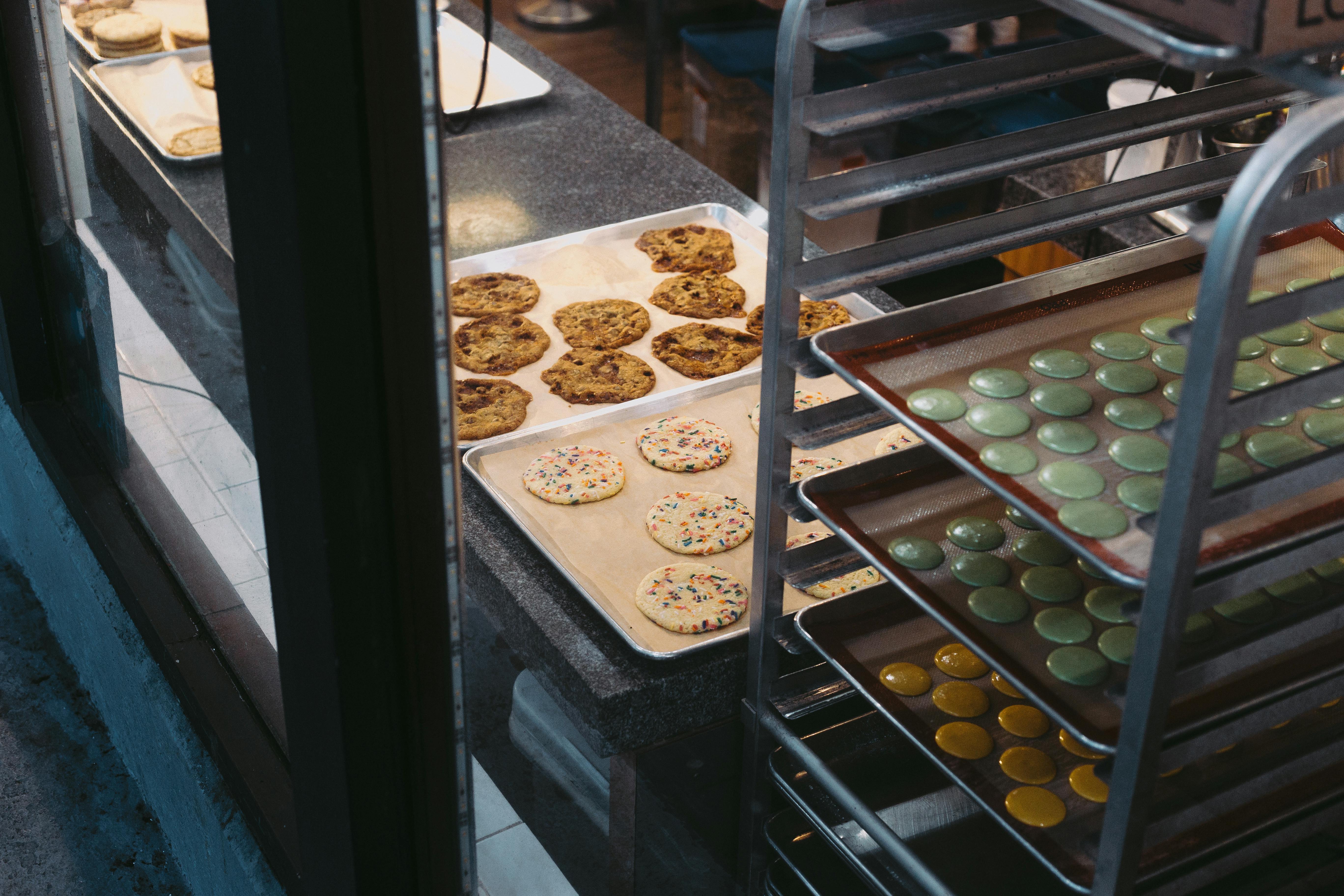 Freshly Baked Cookies in Seattle Bakery Display · Free Stock Photo