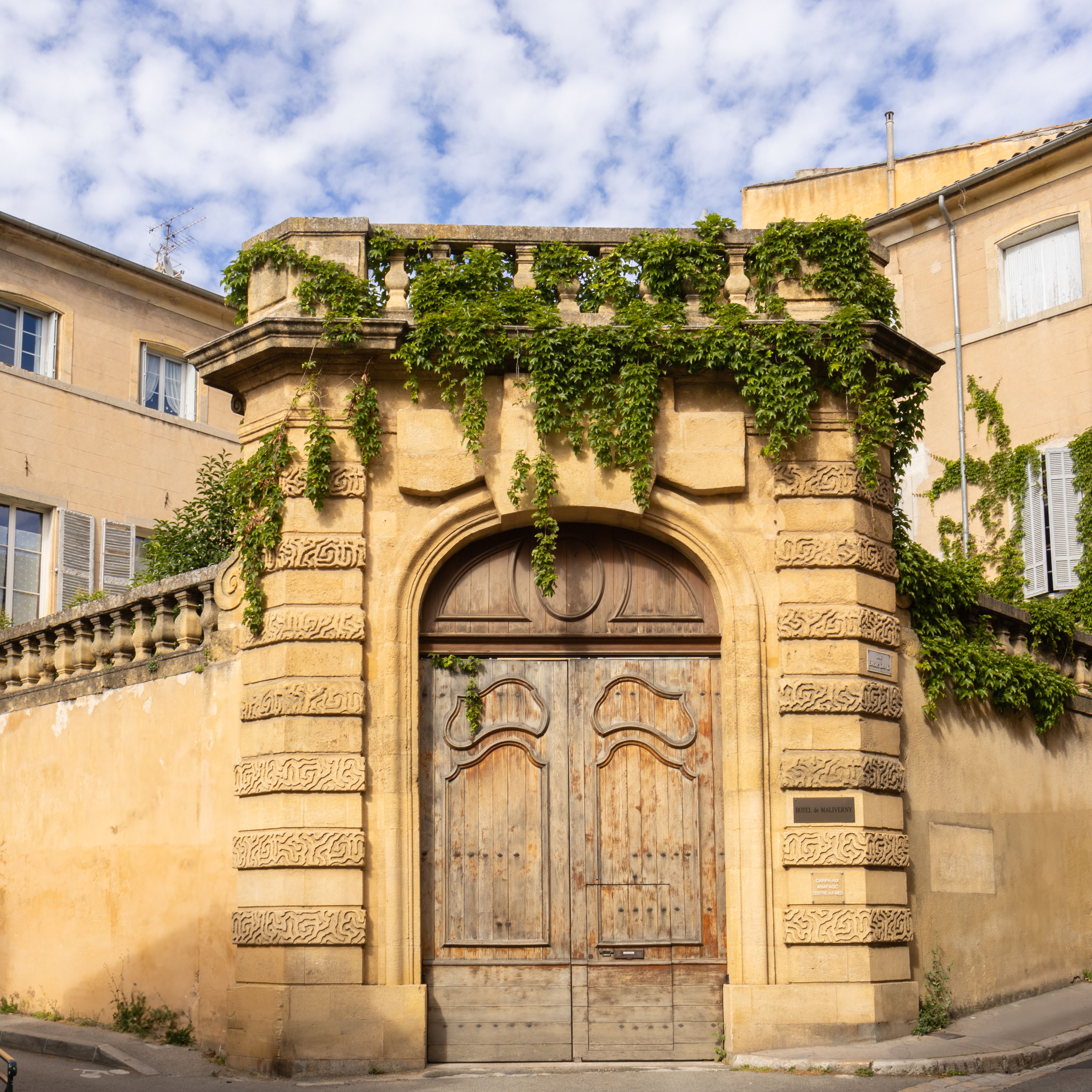 Historic Gate in Aix-en-Provence, France · Free Stock Photo