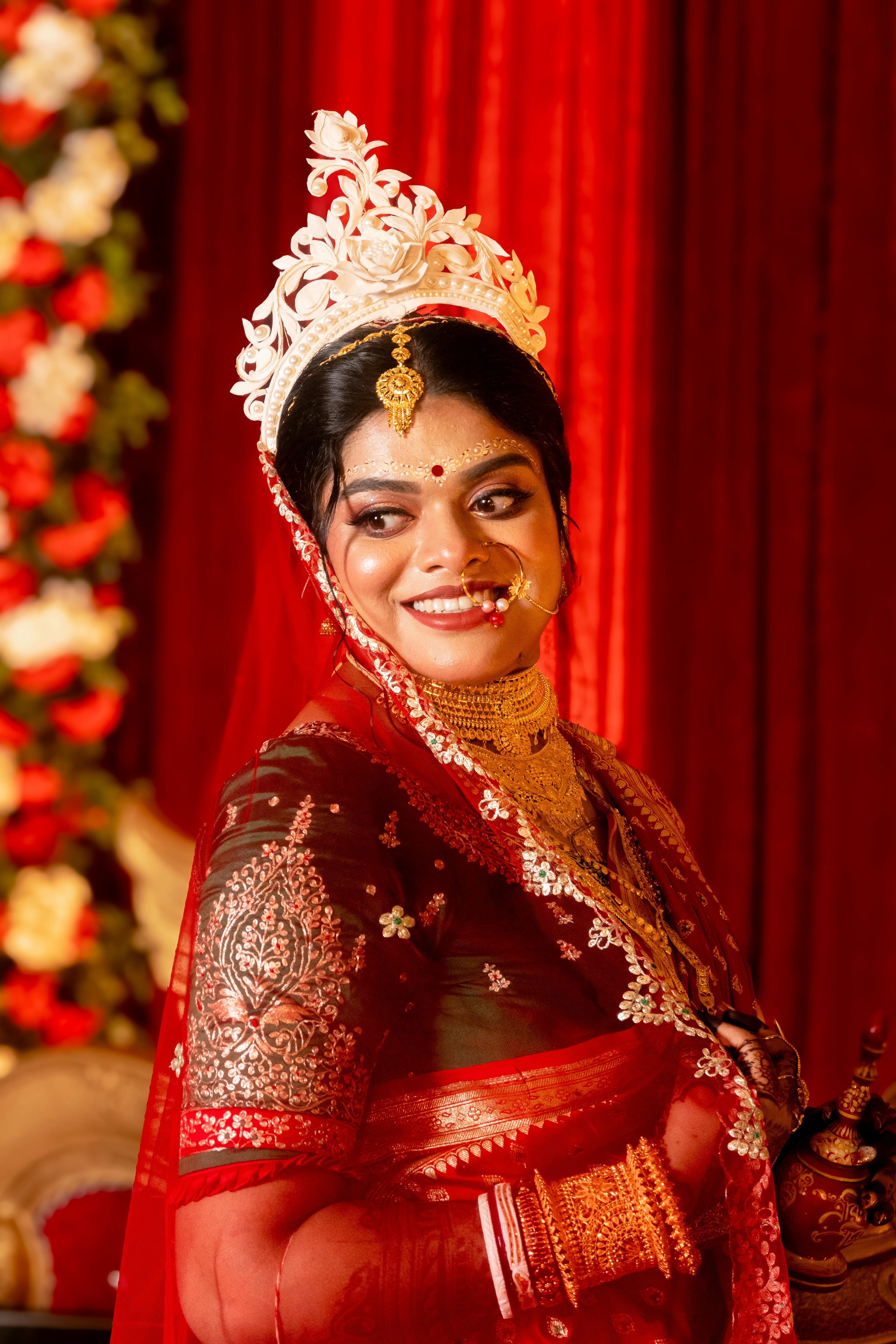 Elegant Traditional Bengali Bridal Portrait · Free Stock Photo