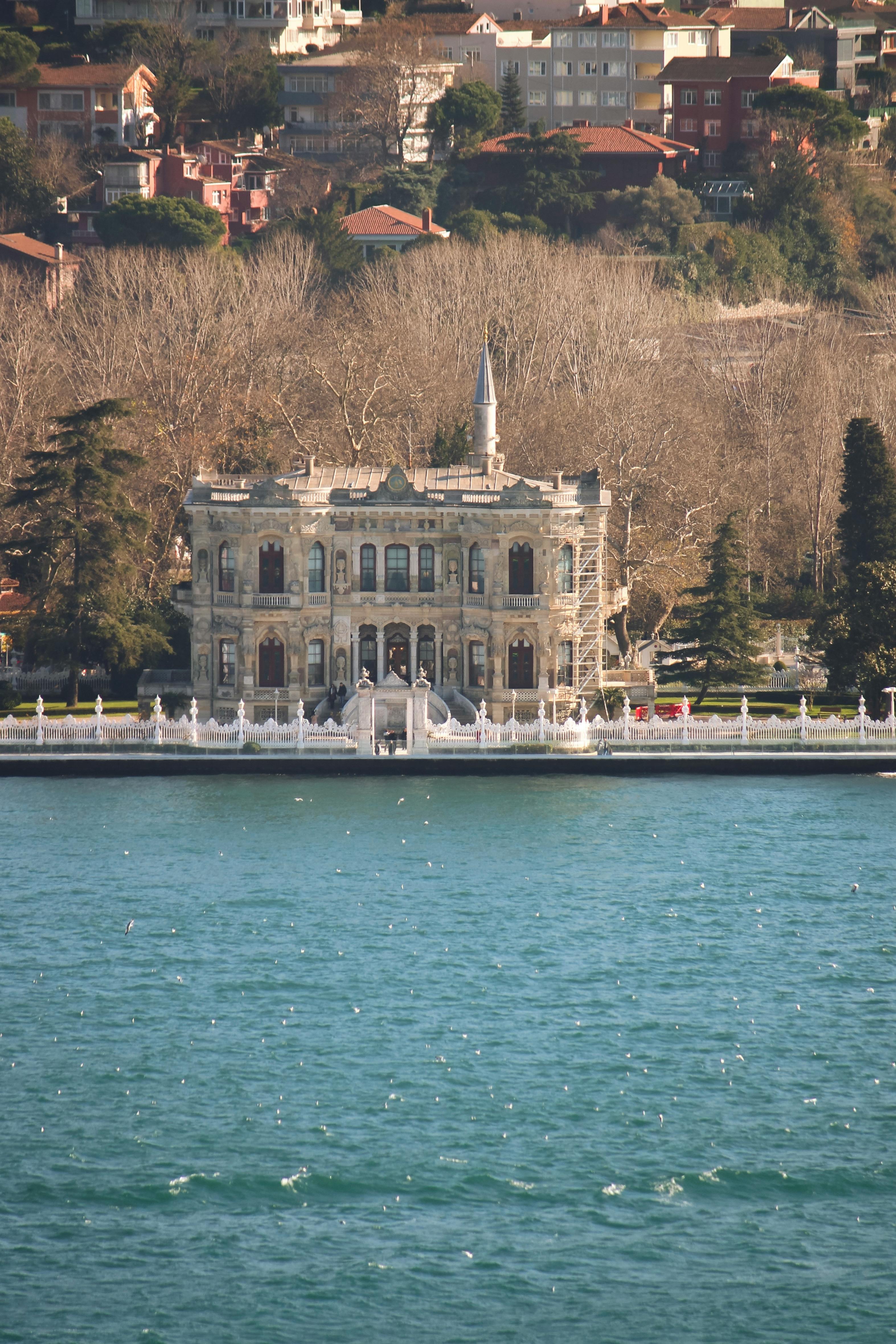 Majestic Waterfront Palace on a Sunny Day · Free Stock Photo