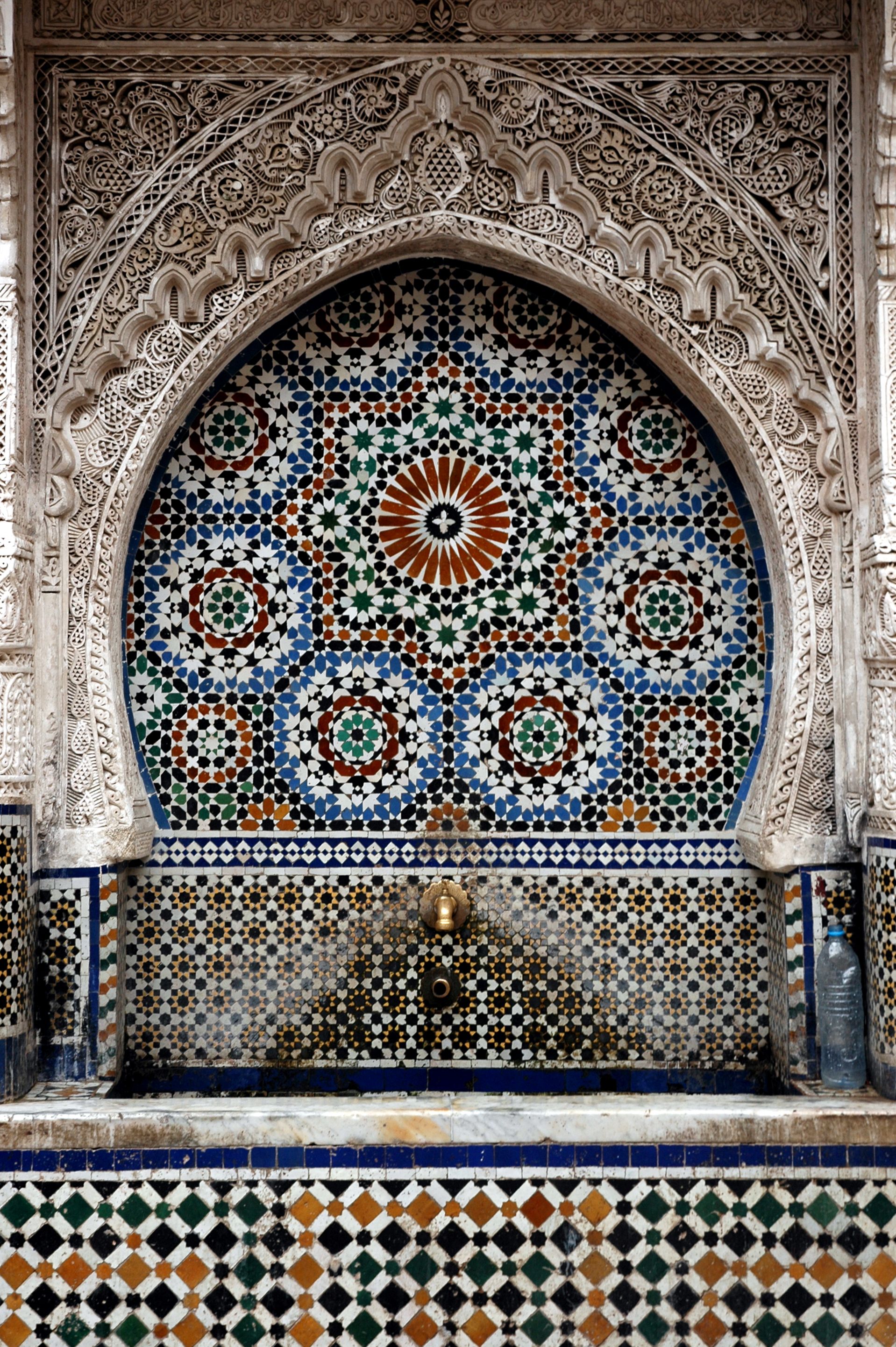 Intricate Moroccan Mosaic Fountain in Fès · Free Stock Photo
