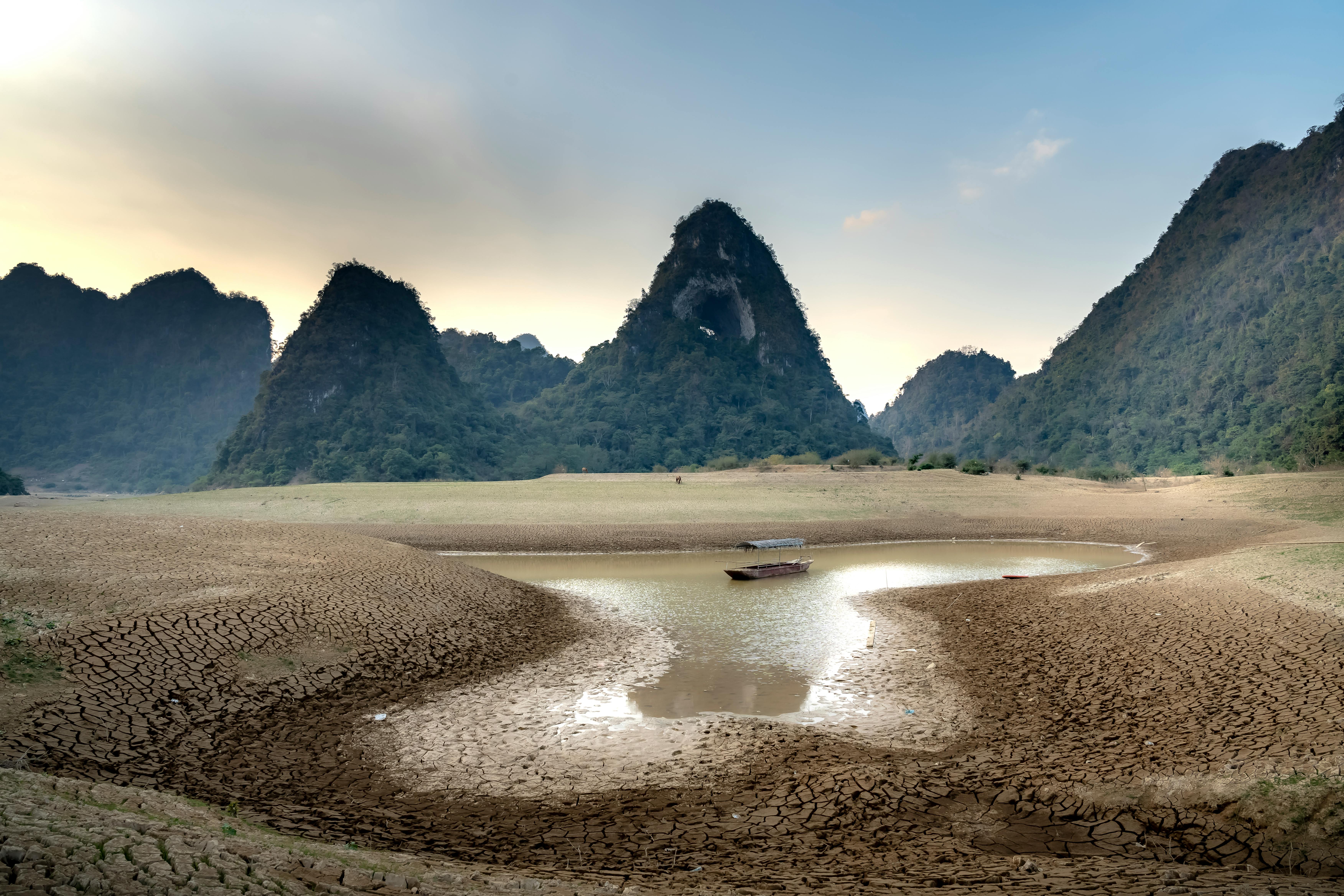 Dramatic Landscape with Drought-Stricken Lake · Free Stock Photo