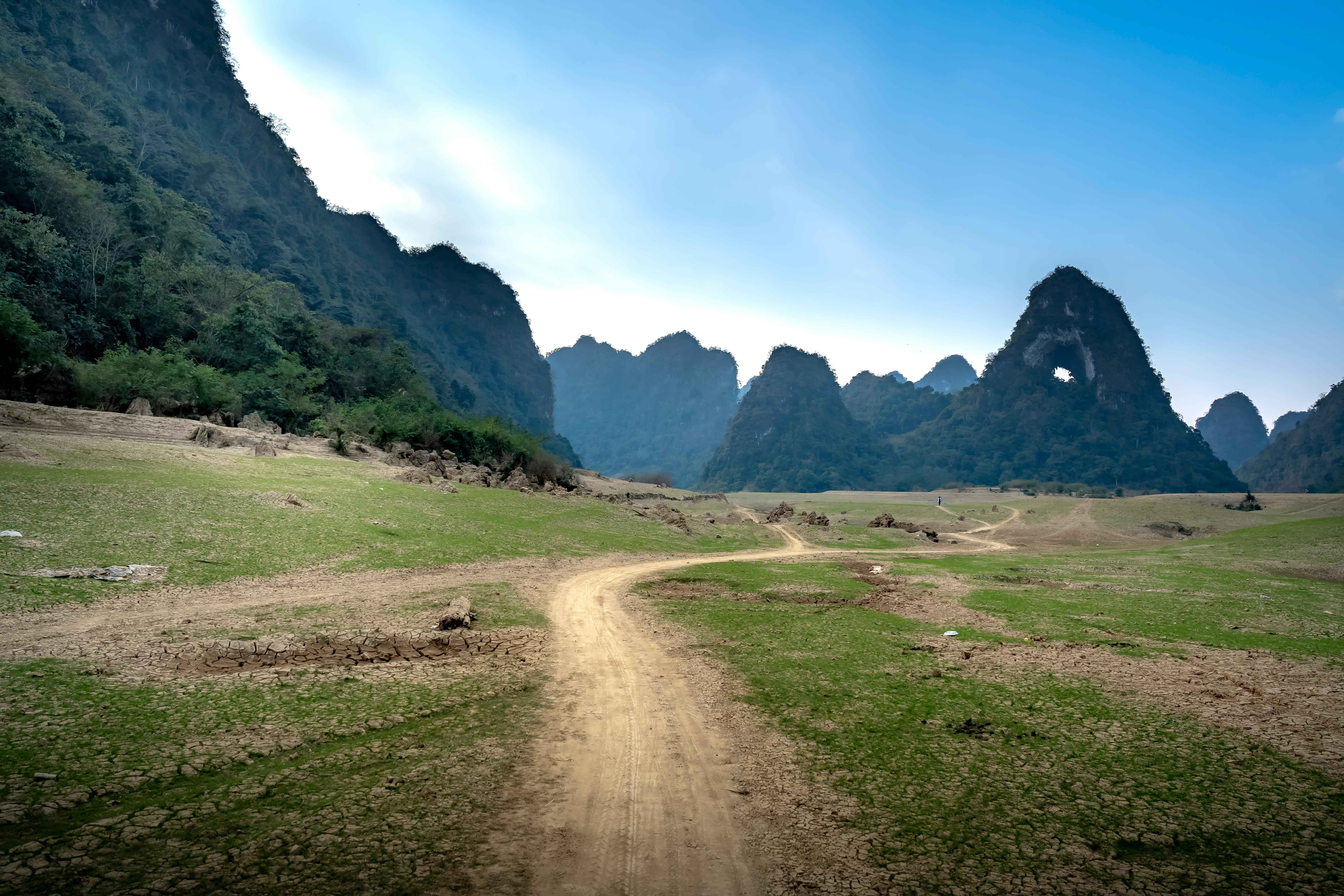 Unpaved Pathway · Free Stock Photo