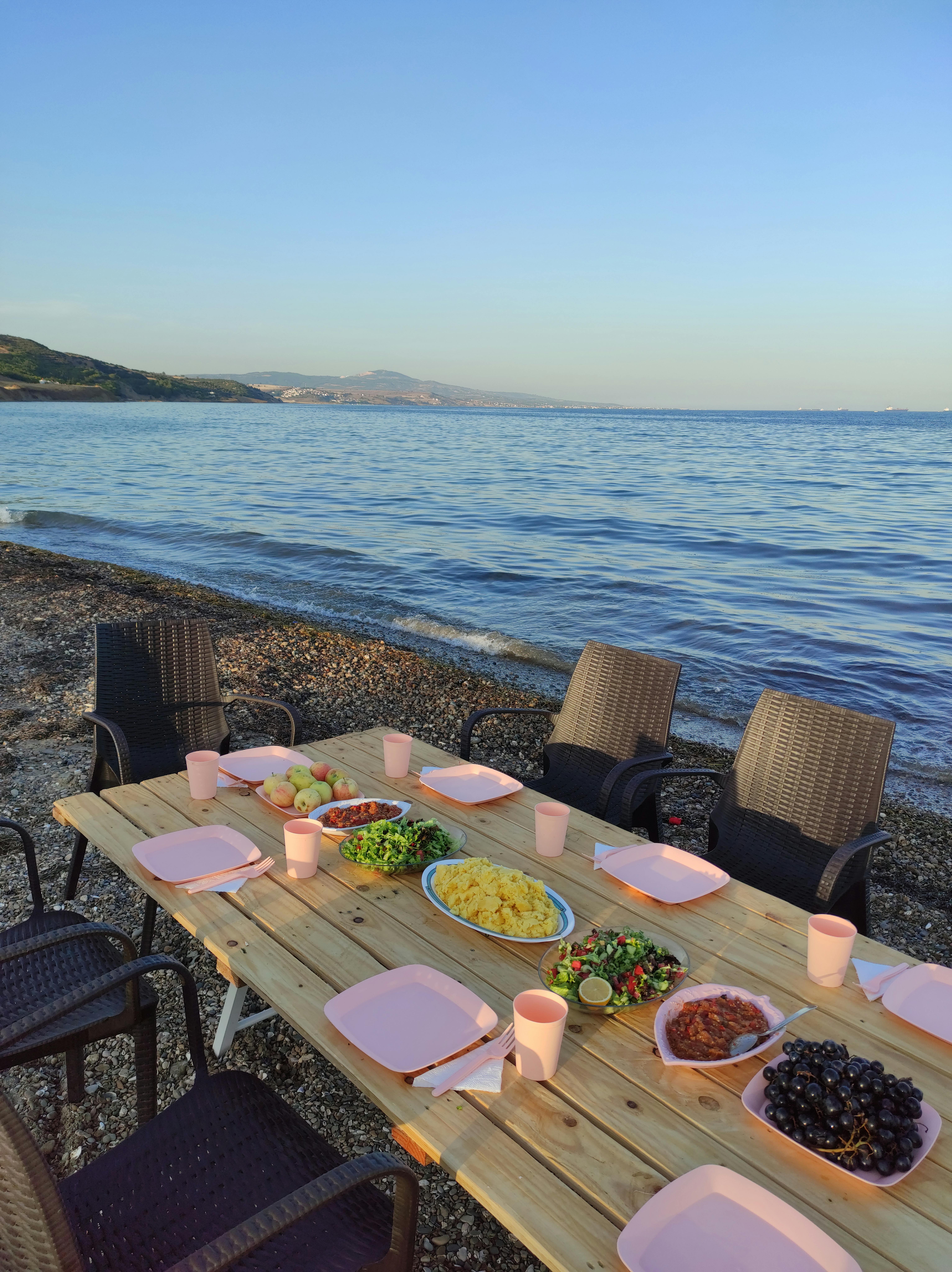 Beach With Table Photos, Download The BEST Free Beach With Table Stock ...