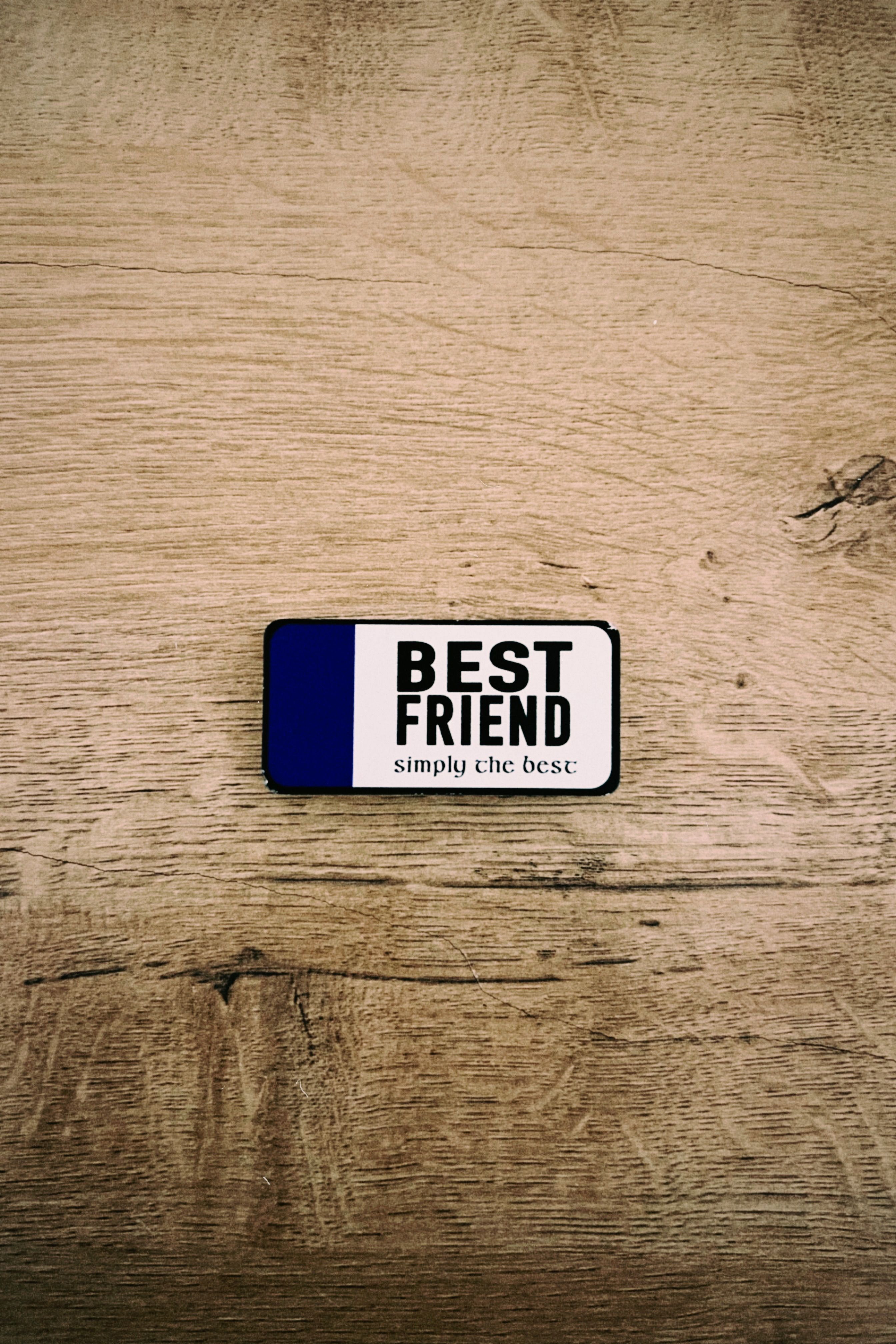 Inspirational Best Friend Sign on Wooden Surface · Free Stock Photo