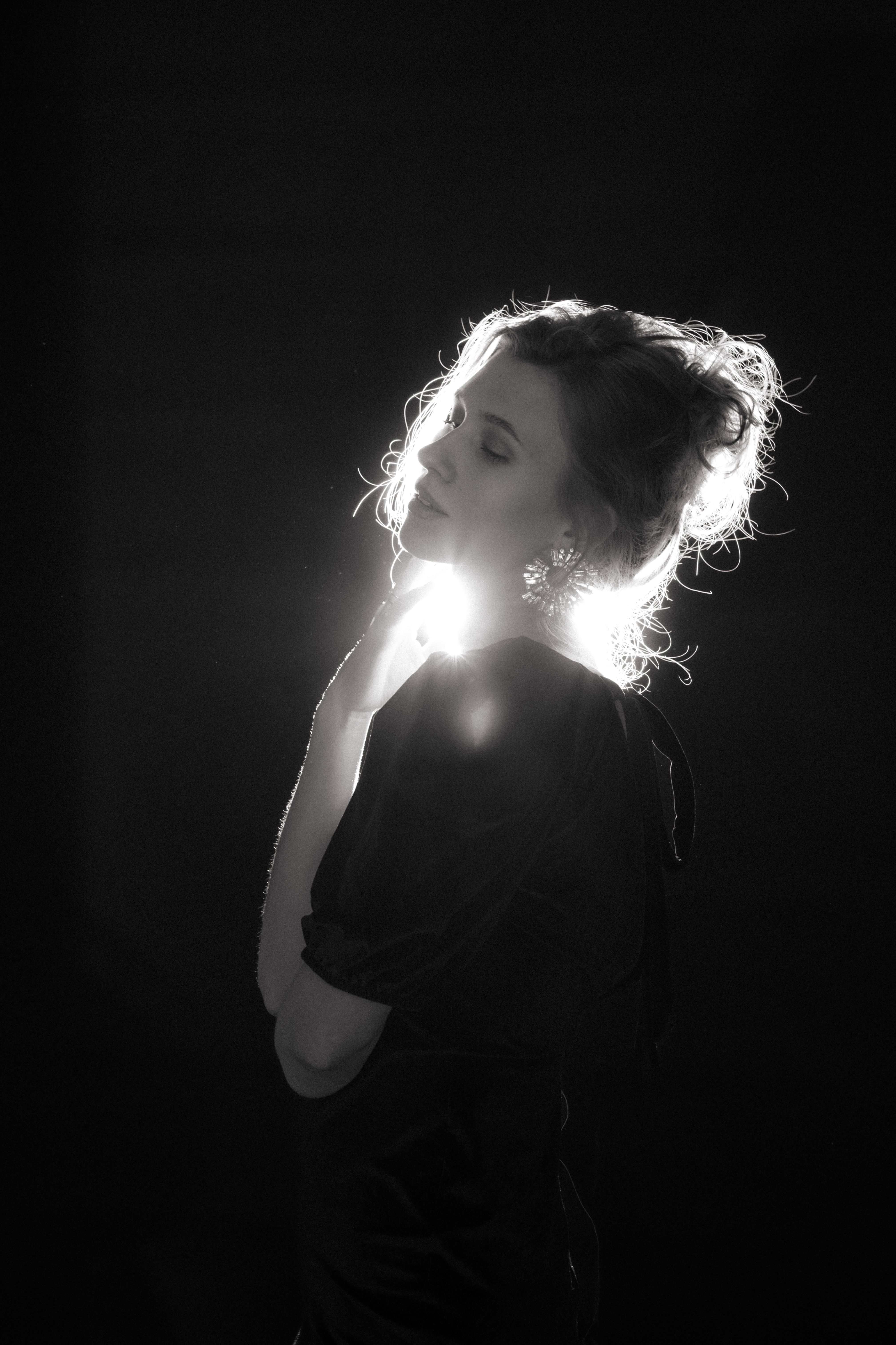 Black and White Portrait of a Woman with Backlight · Free Stock Photo