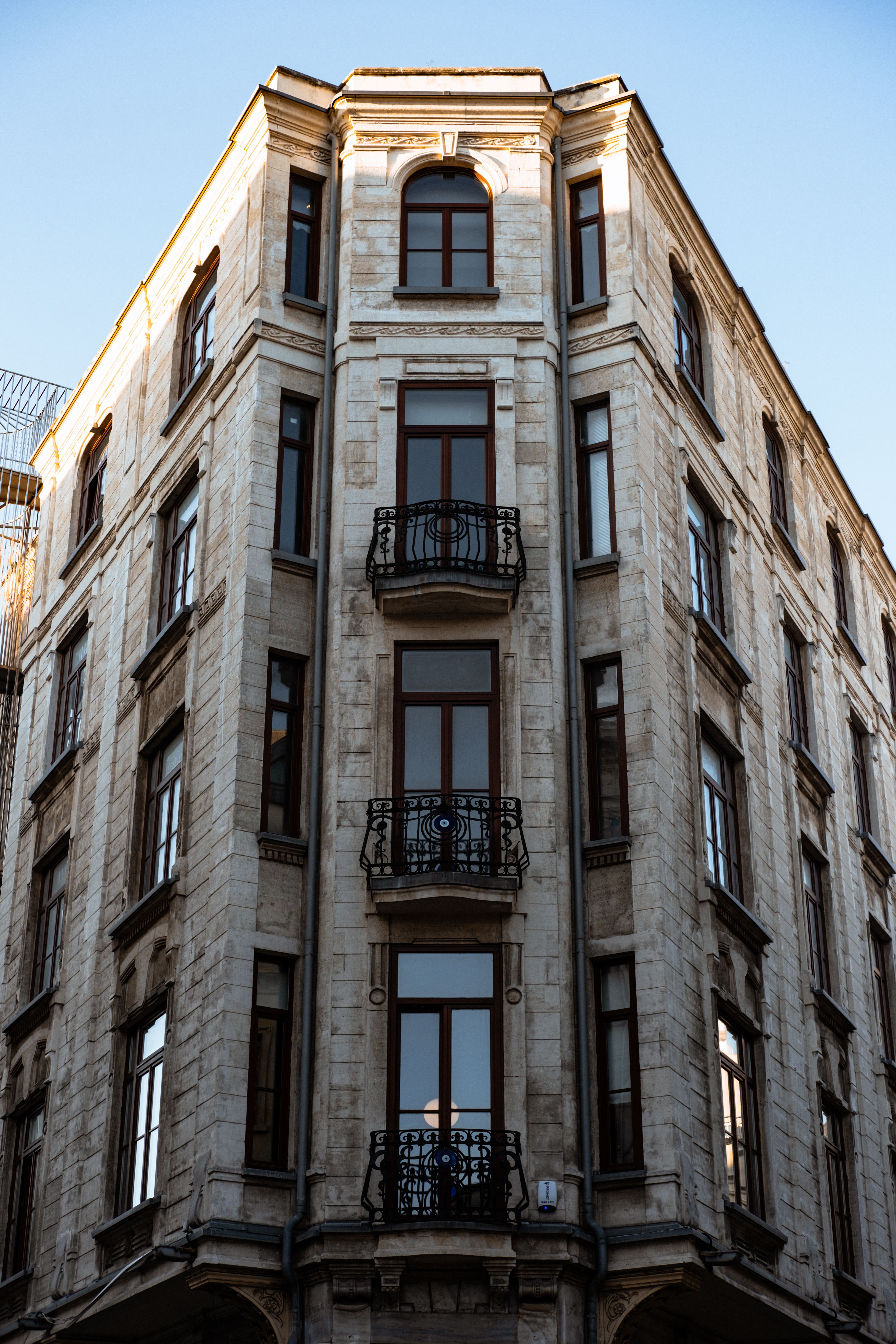 Bay Window of Urban Tenement · Free Stock Photo