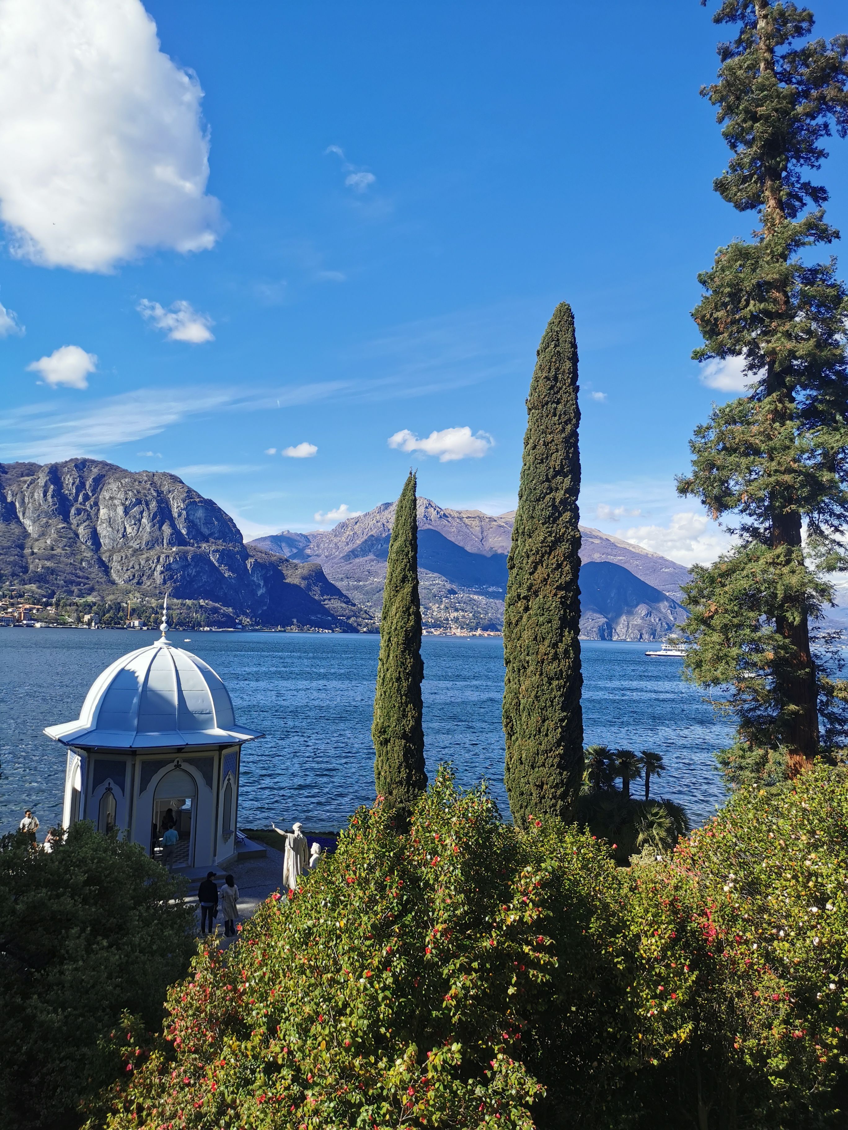 Scenic View of Lake Como with Gazebo and Mountains · Free Stock Photo