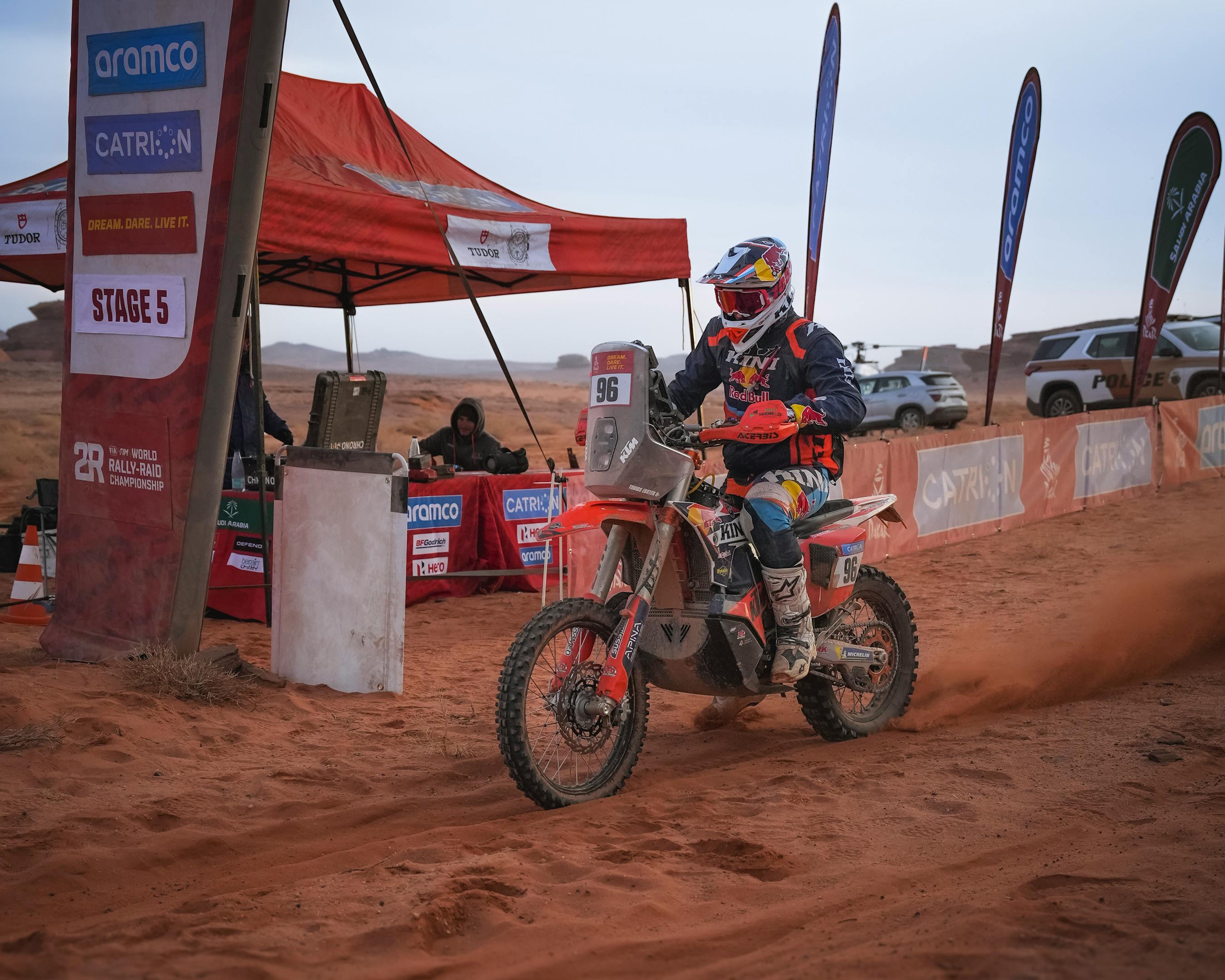 Thrilling Motorbike Rally in Dubai Desert · Free Stock Photo