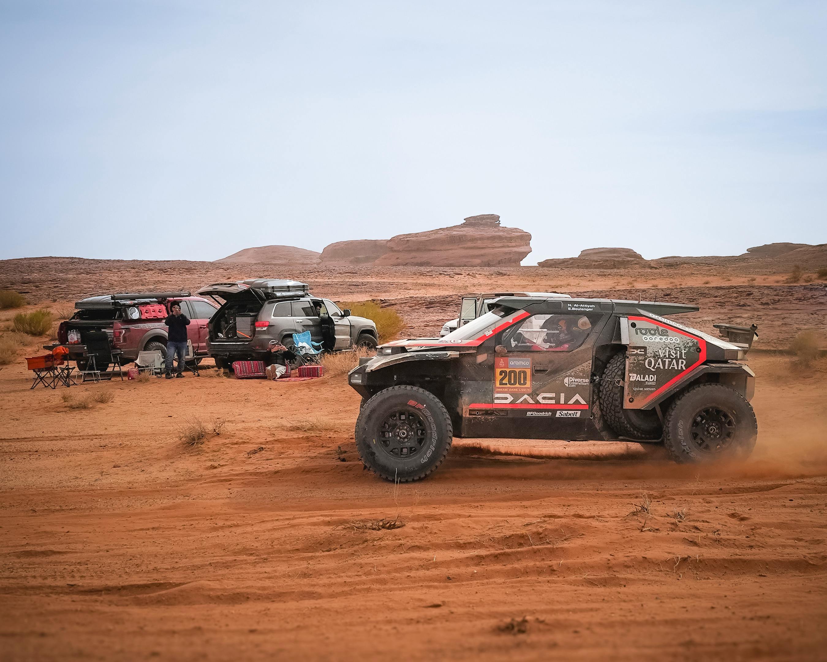 Off-Road Rally Racing in Desert Terrain · Free Stock Photo