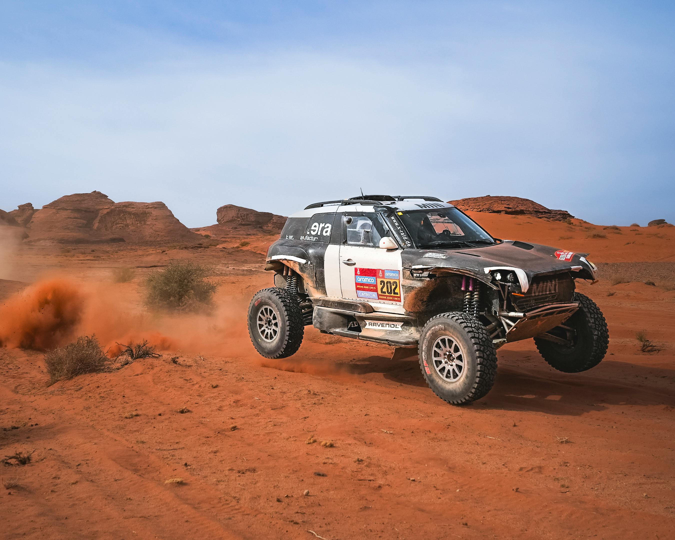Off-Road Racing Car in Desert Landscape · Free Stock Photo