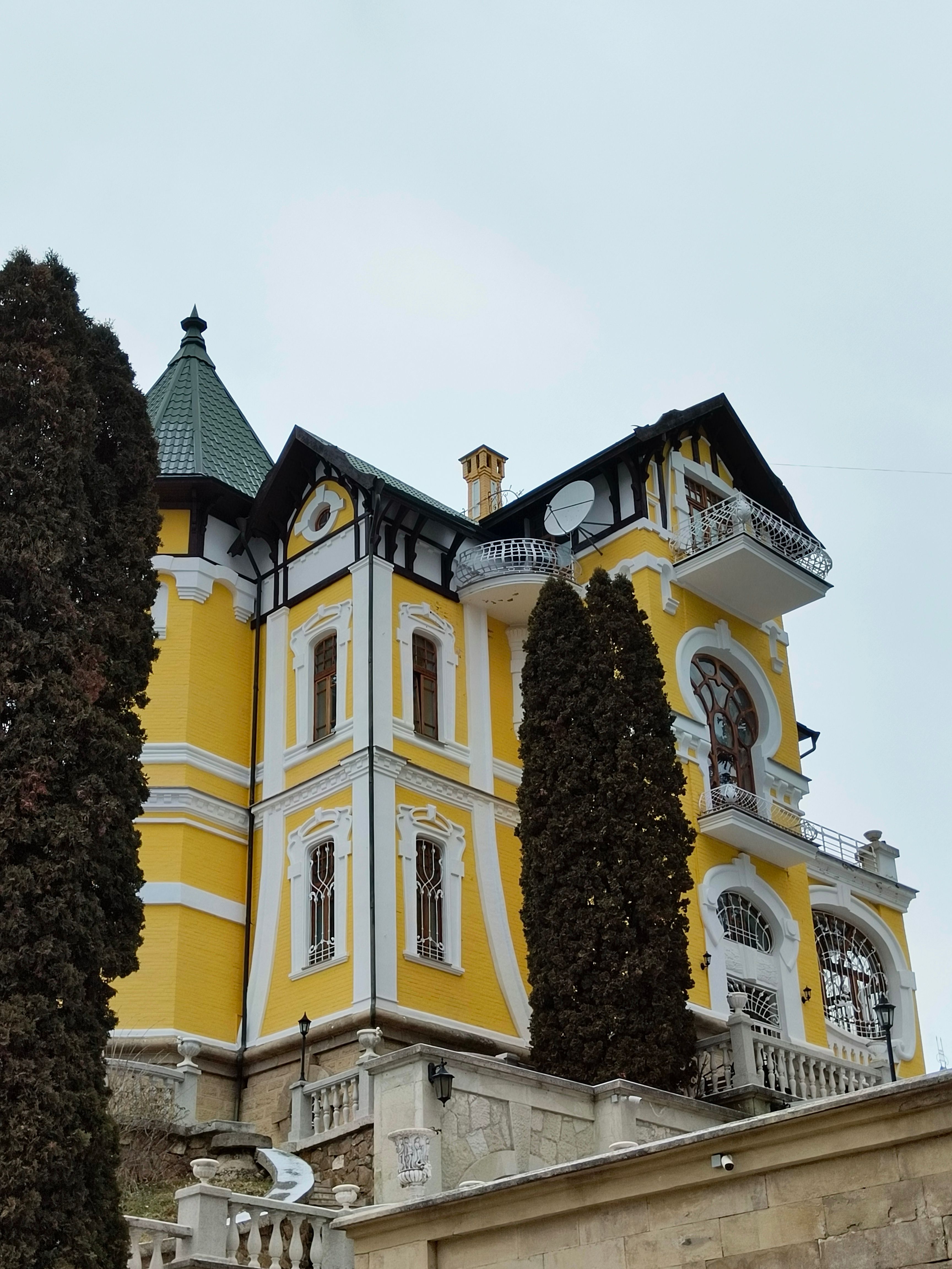 Elegant Yellow Mansion with Architectural Detail · Free Stock Photo