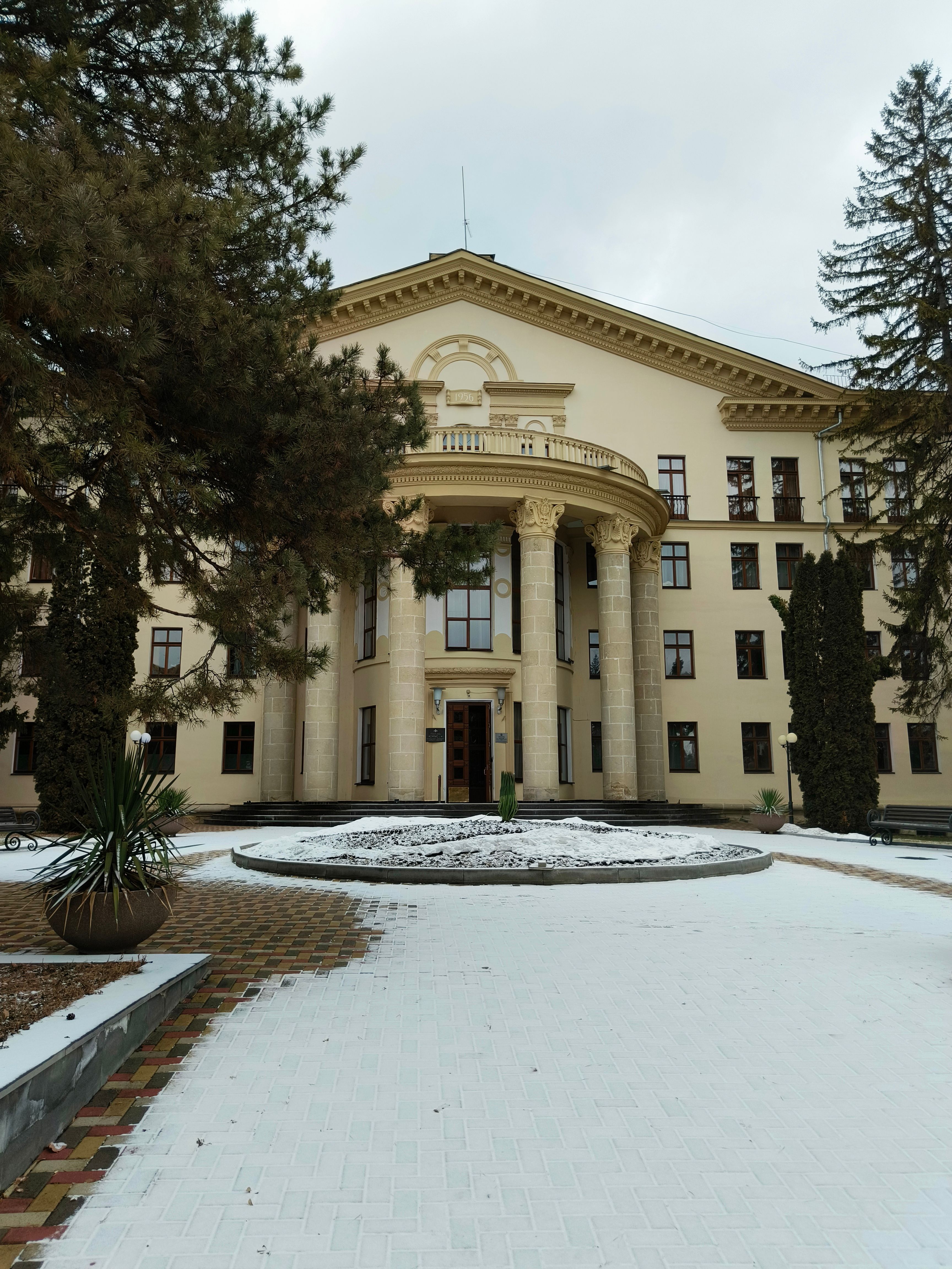 Historic Building with Snow in Winter Scene · Free Stock Photo
