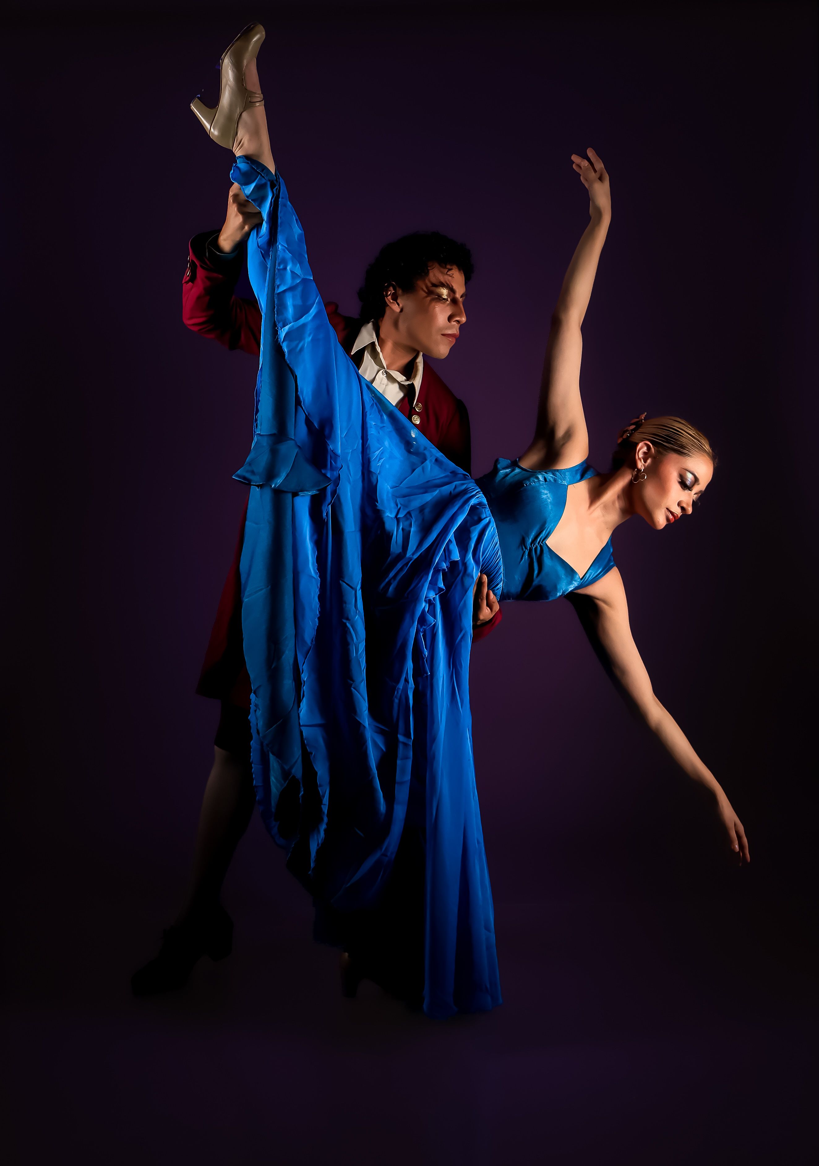 Elegant Ballet Duet Performance in Blue · Free Stock Photo
