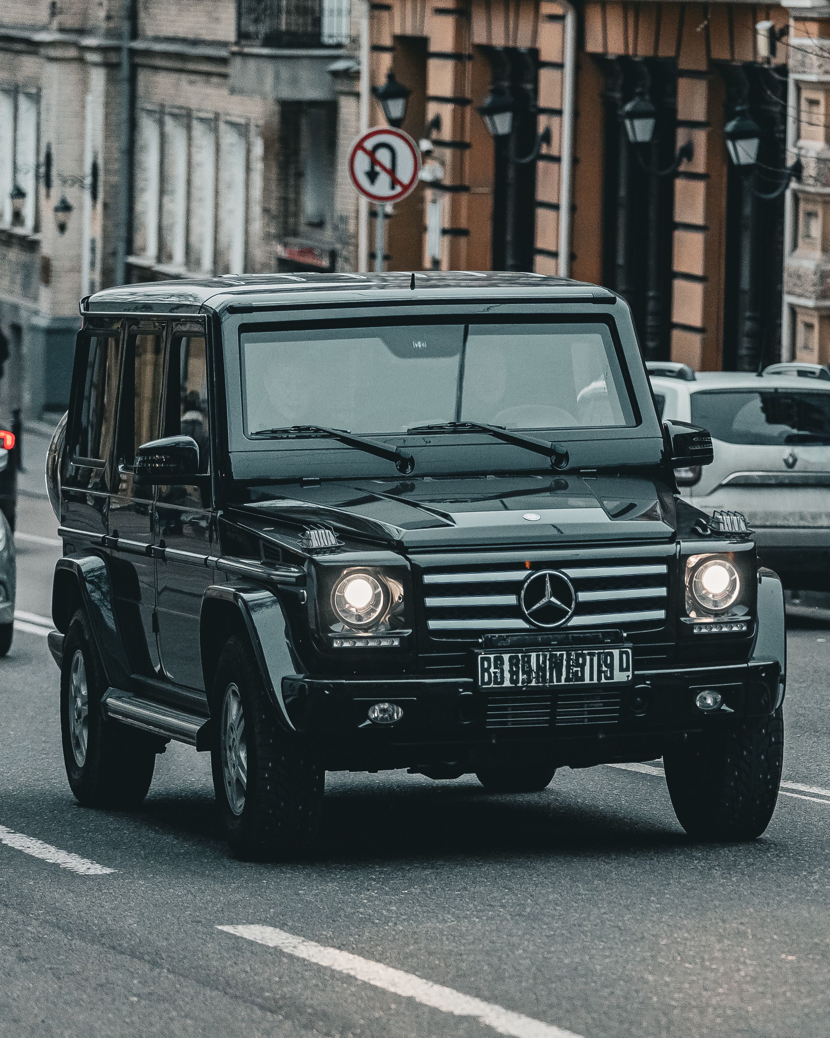 Luxury Black SUV on Urban Street · Free Stock Photo