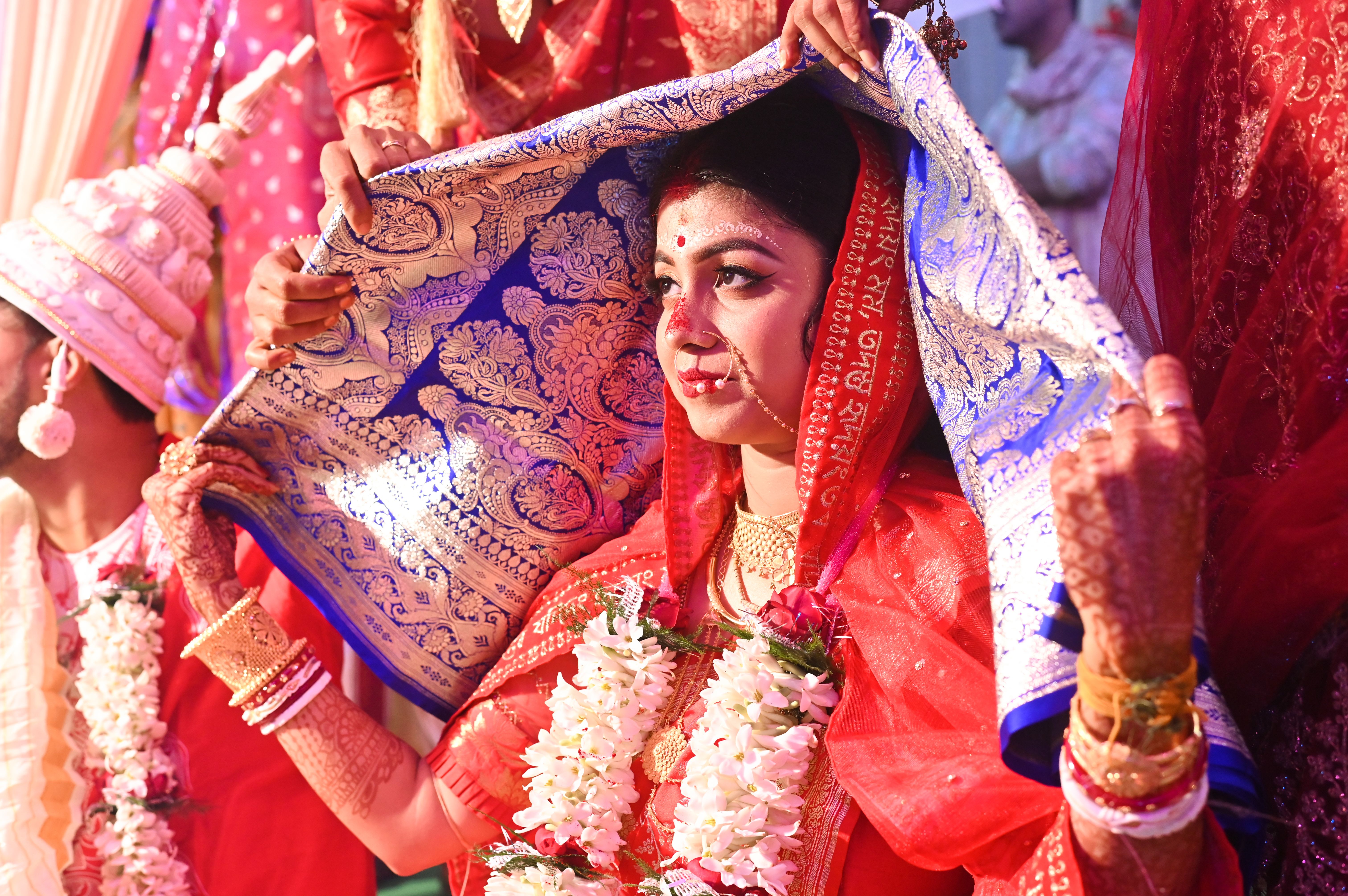 Traditional Bengali Bride in Vibrant Attire · Free Stock Photo