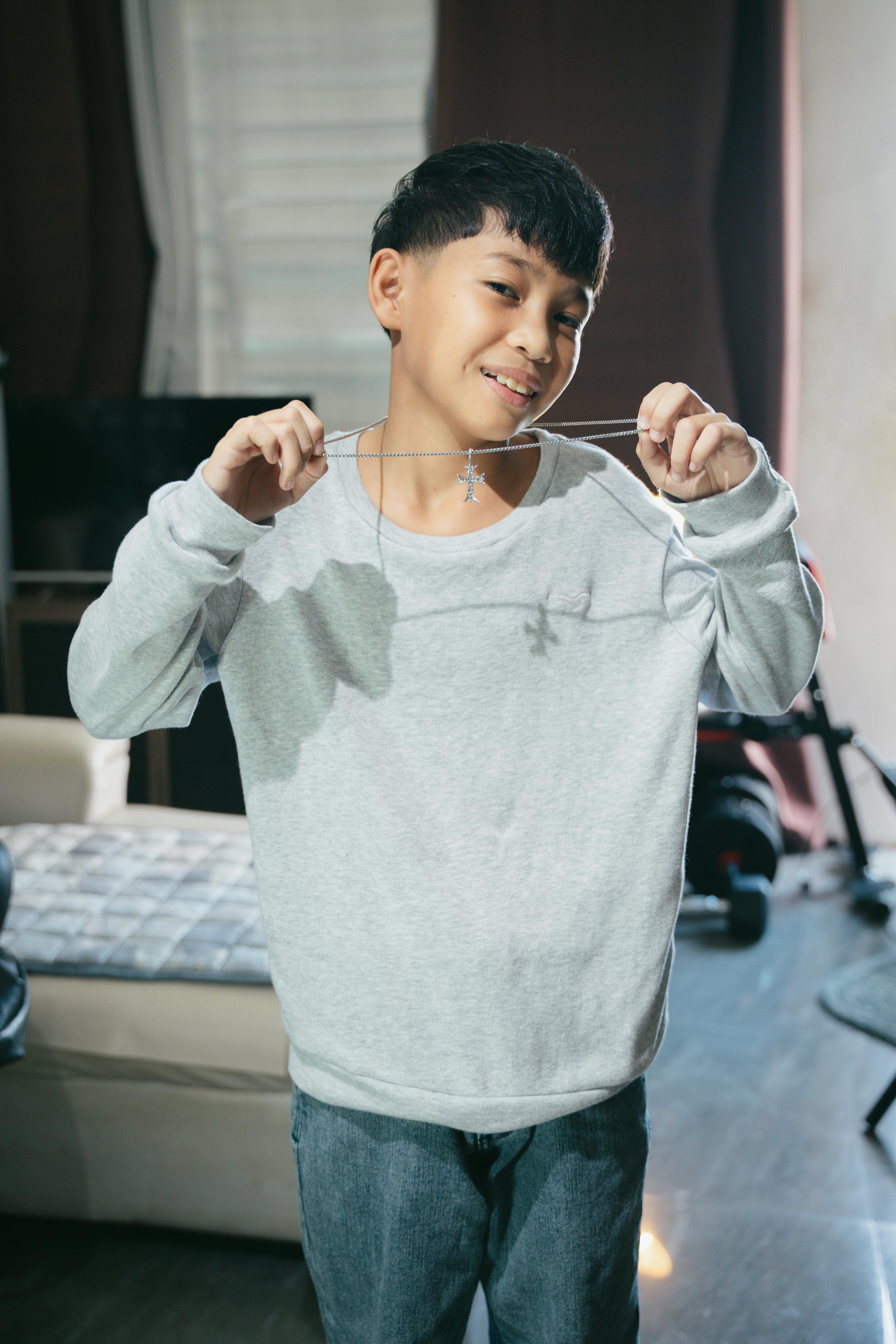 Kid Holding Handsup Photos, Download The BEST Free Kid Holding Handsup ...