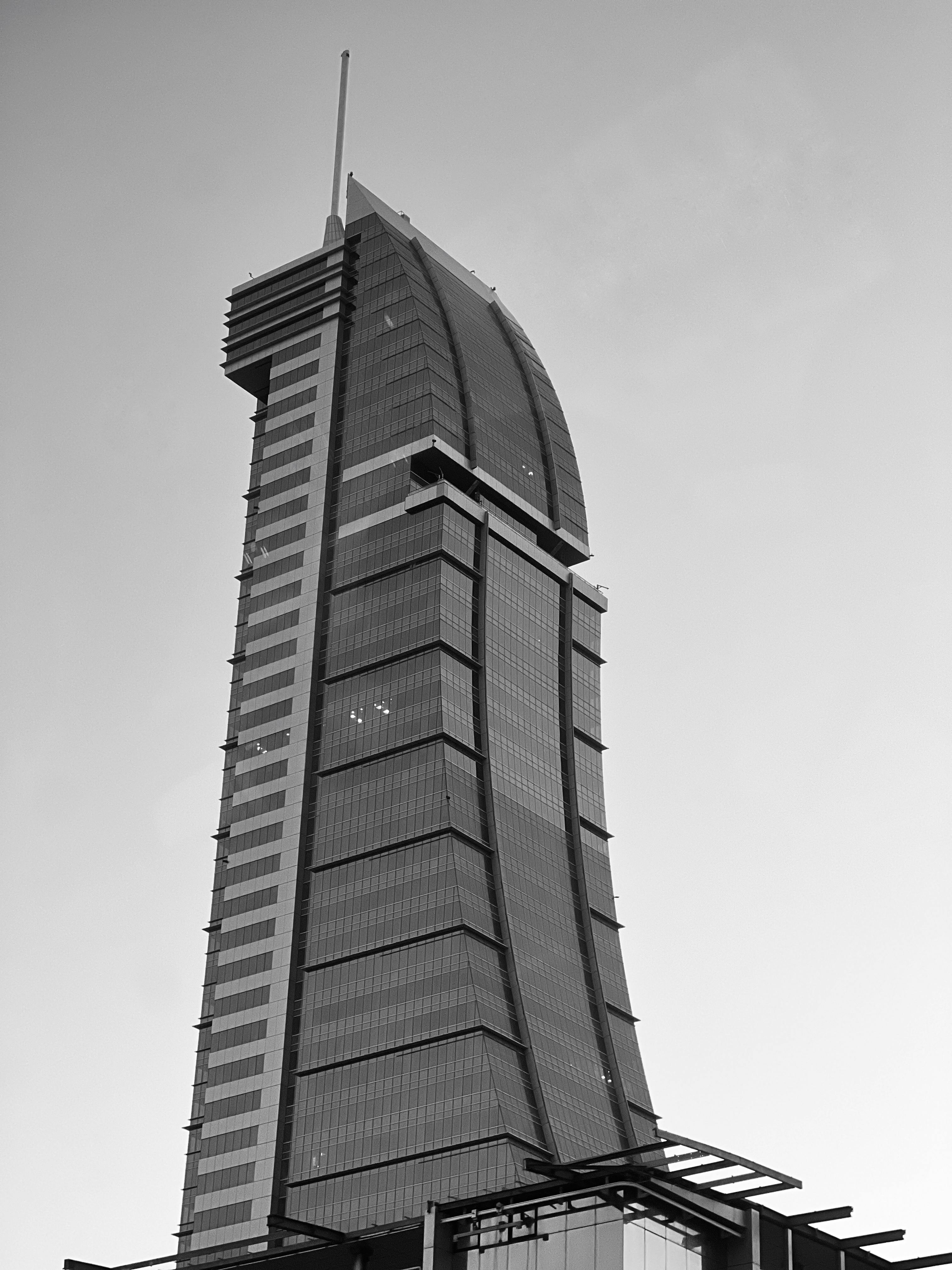 Modern Skyscraper in Manama, Bahrain · Free Stock Photo