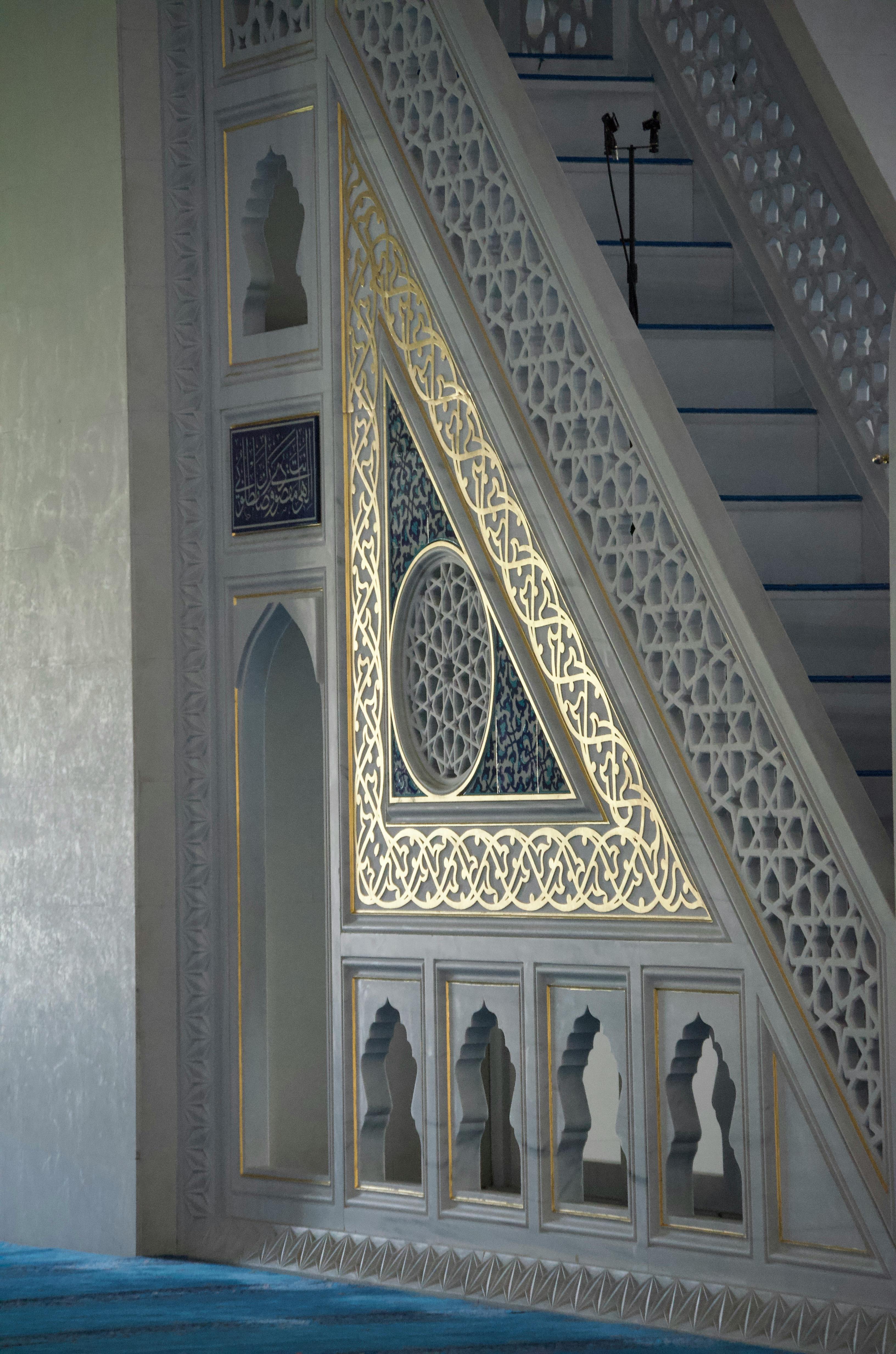 Intricate Islamic Architectural Interior Design · Free Stock Photo