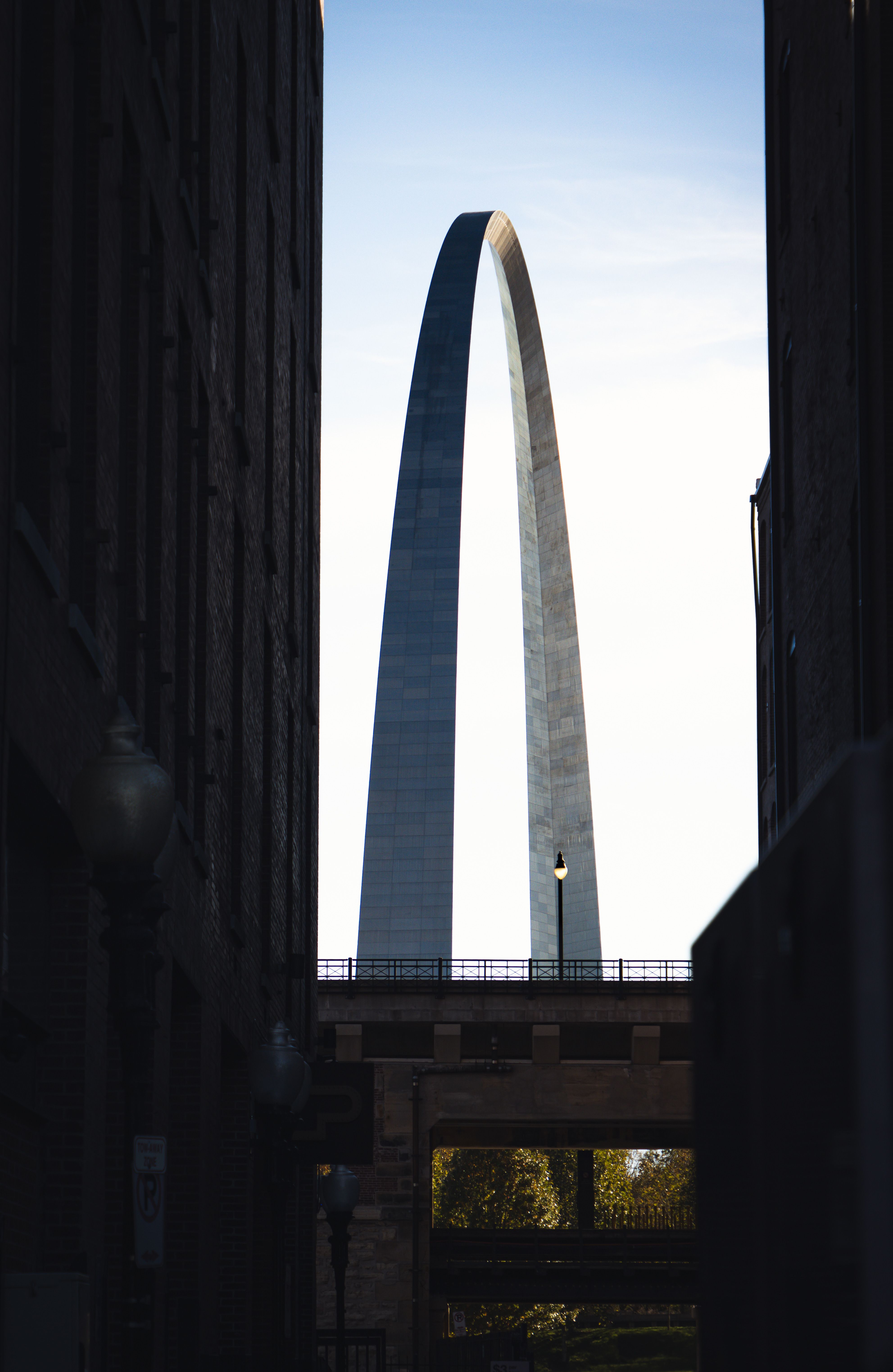 The Gateway Arch Framed by Urban Architecture · Free Stock Photo