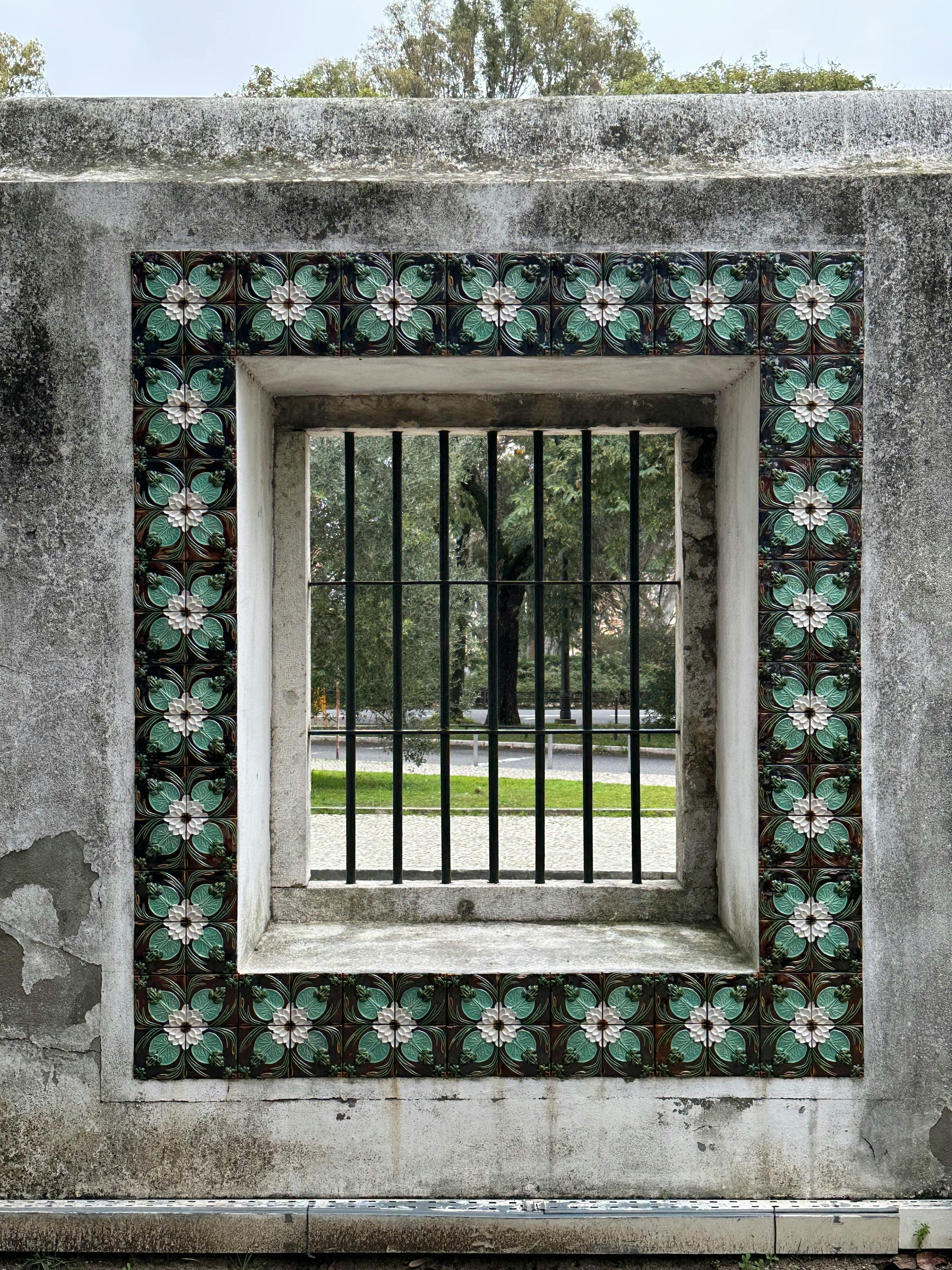 Ornate Tiled Window Frame in Lisbon · Free Stock Photo