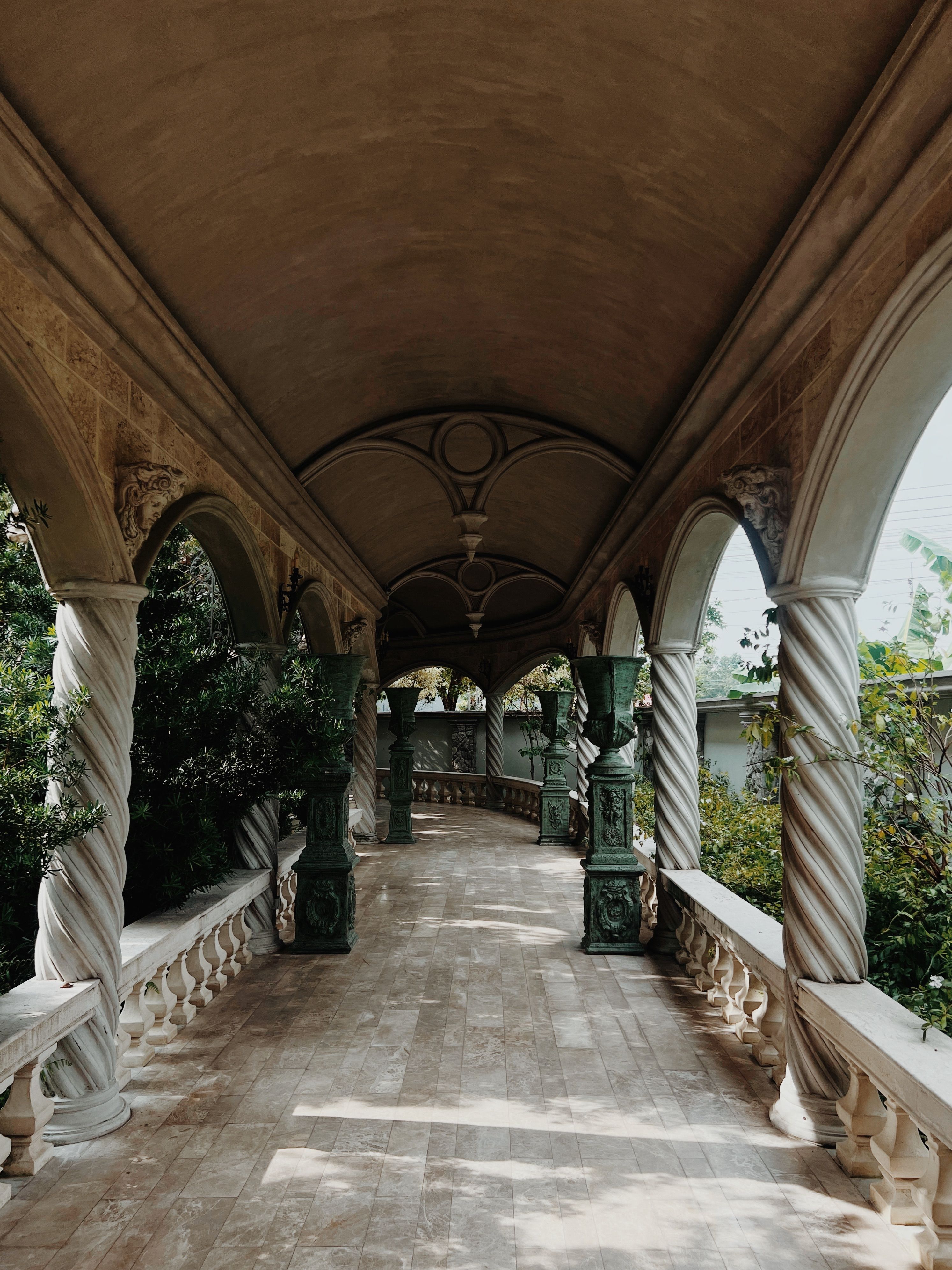 Elegant Marble Corridor in Historic Architecture · Free Stock Photo