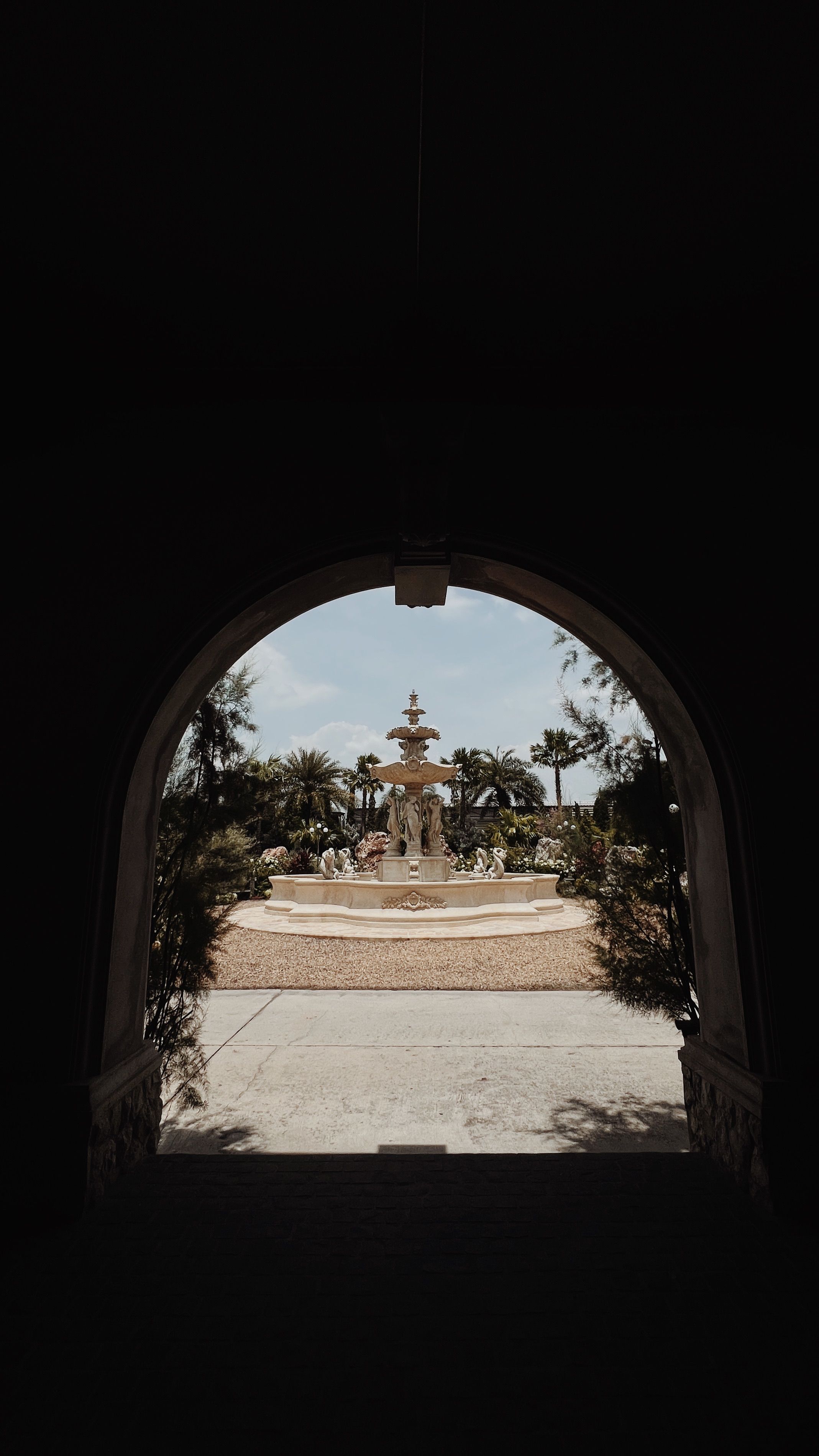 Dramatic Archway View of Garden Fountain · Free Stock Photo