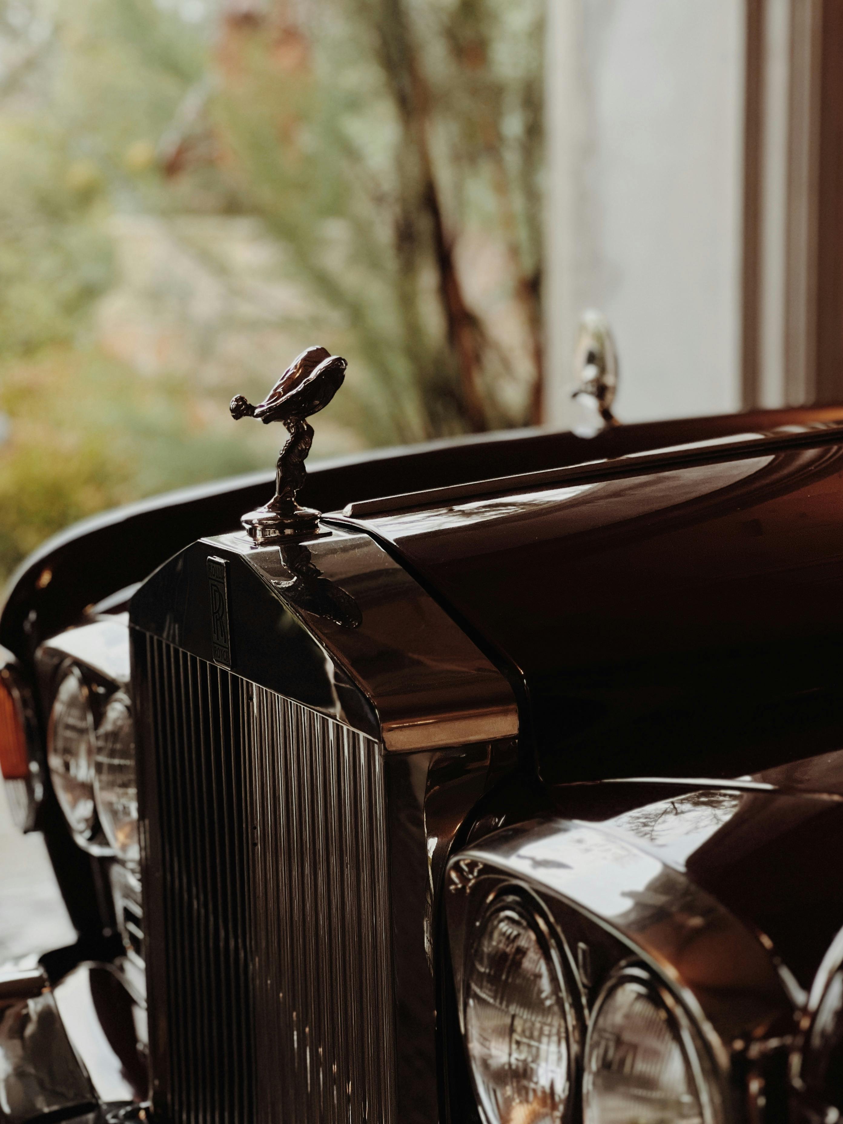 Close-up of Classic Luxury Car with Ornamental Hood · Free Stock Photo