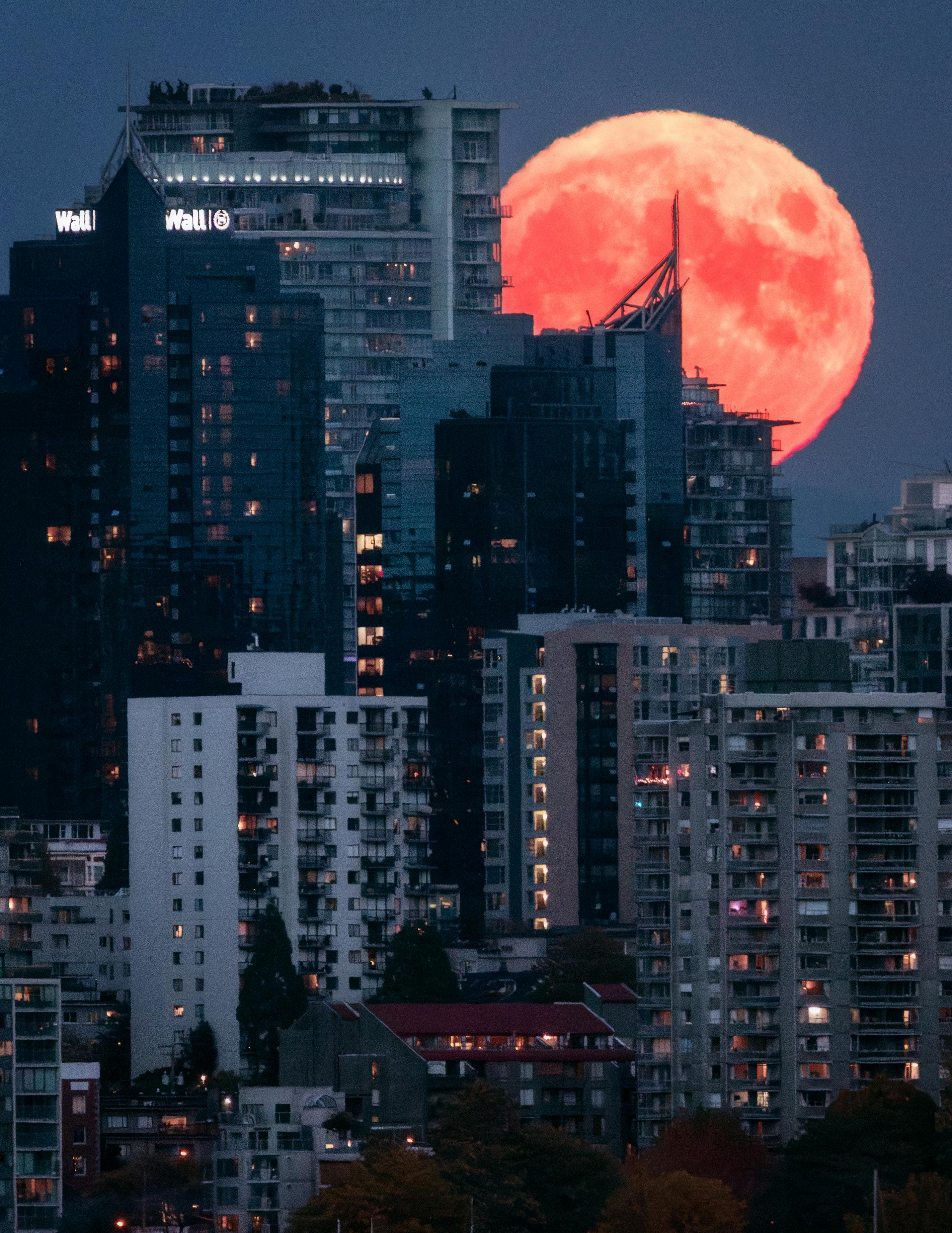 Vancouver Full Moon Over City Skyline · Free Stock Photo
