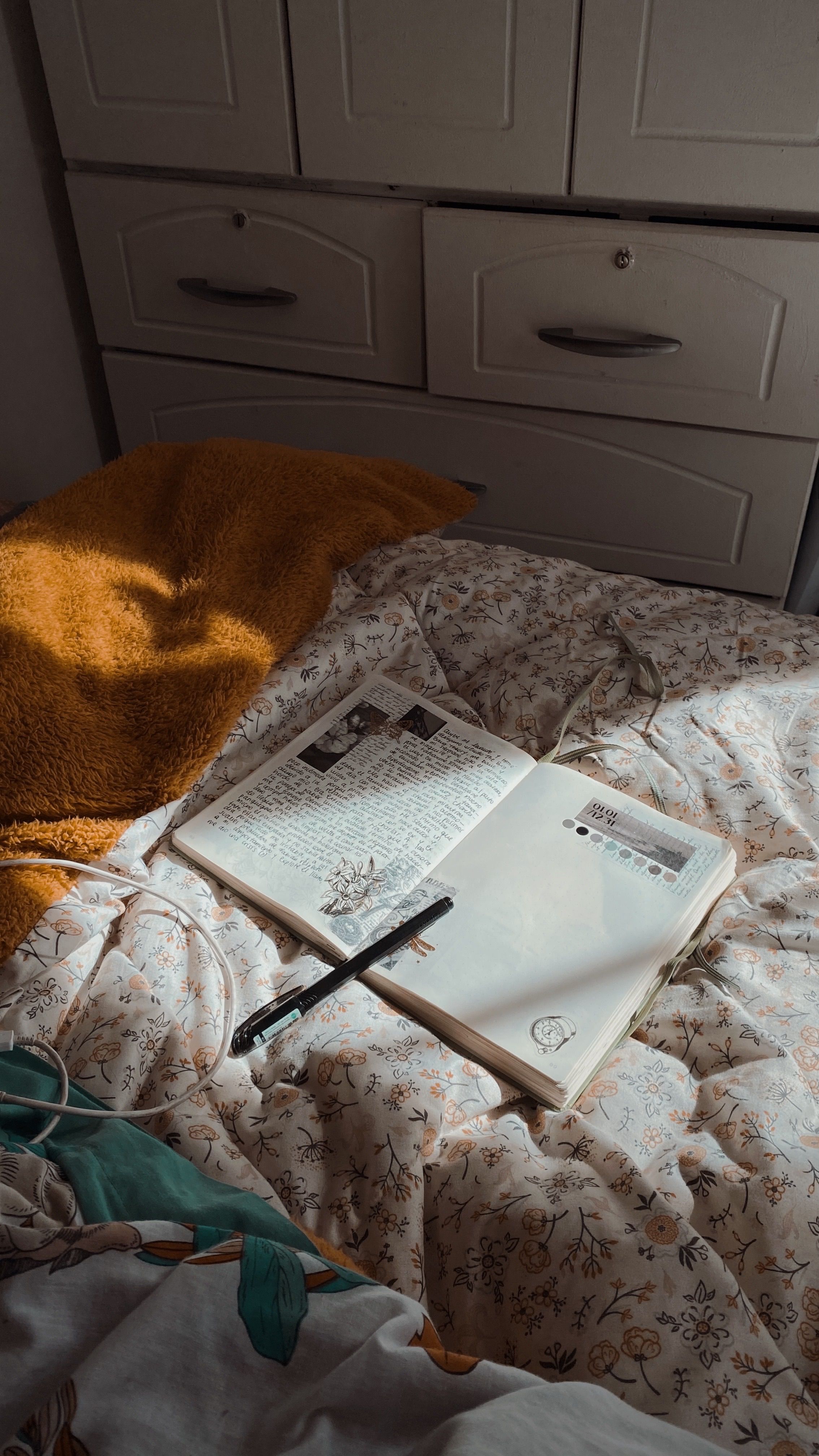 Cozy Bedroom with Open Journal and Blanket · Free Stock Photo
