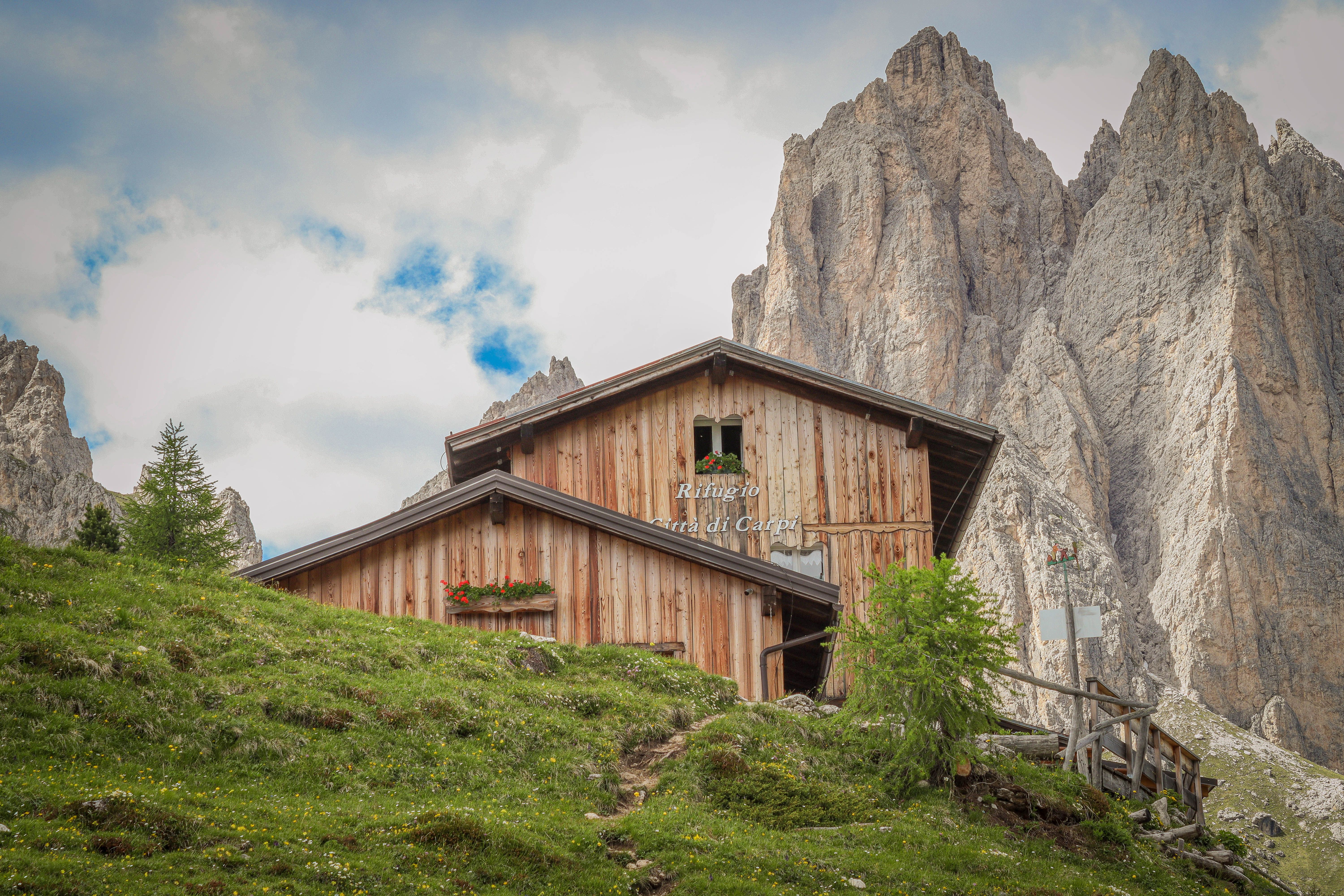 Scenic Mountain Cabin in the Dolomites · Free Stock Photo