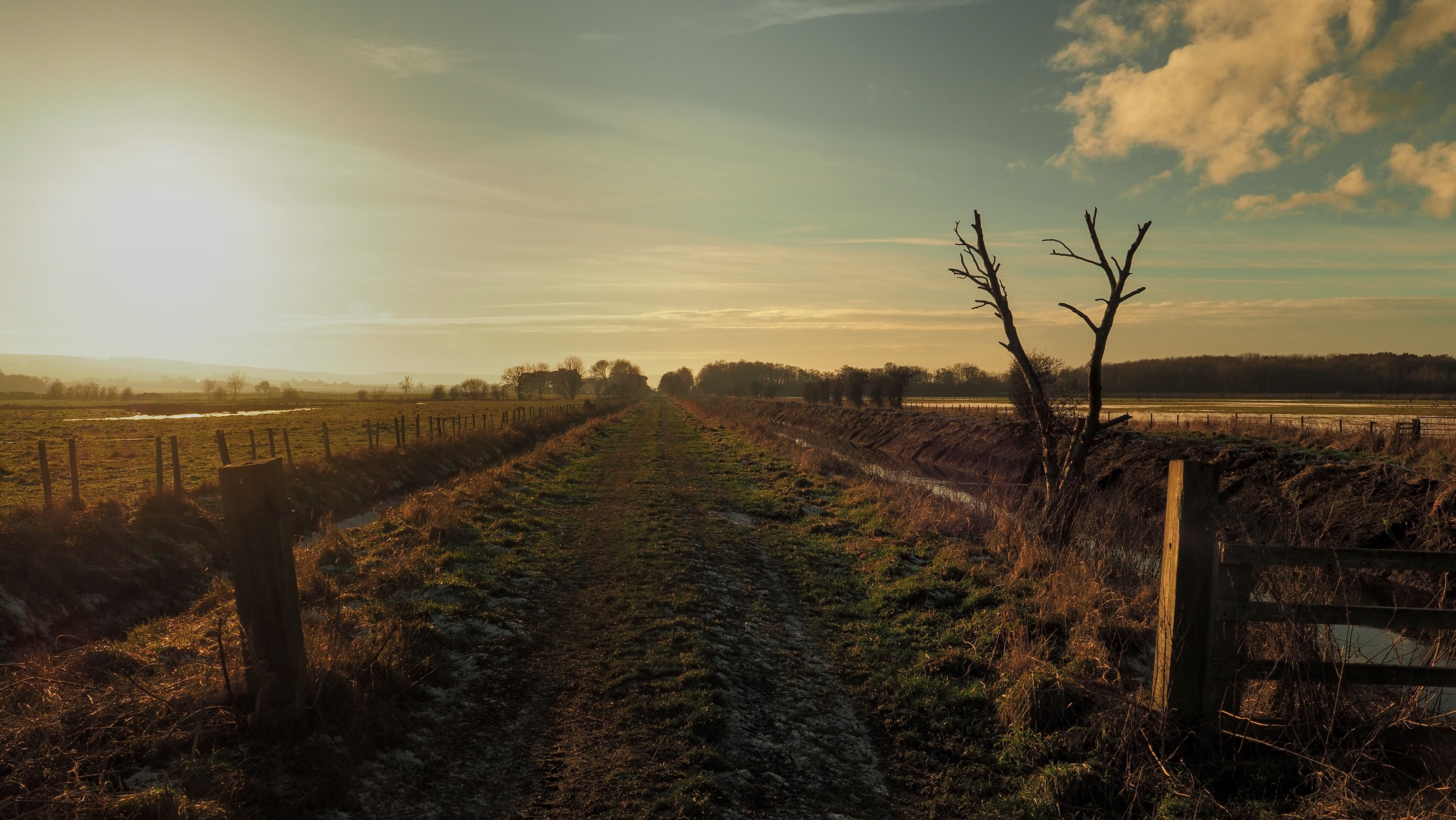 Scenic Winter Sunset at Staxton Countryside Path · Free Stock Photo