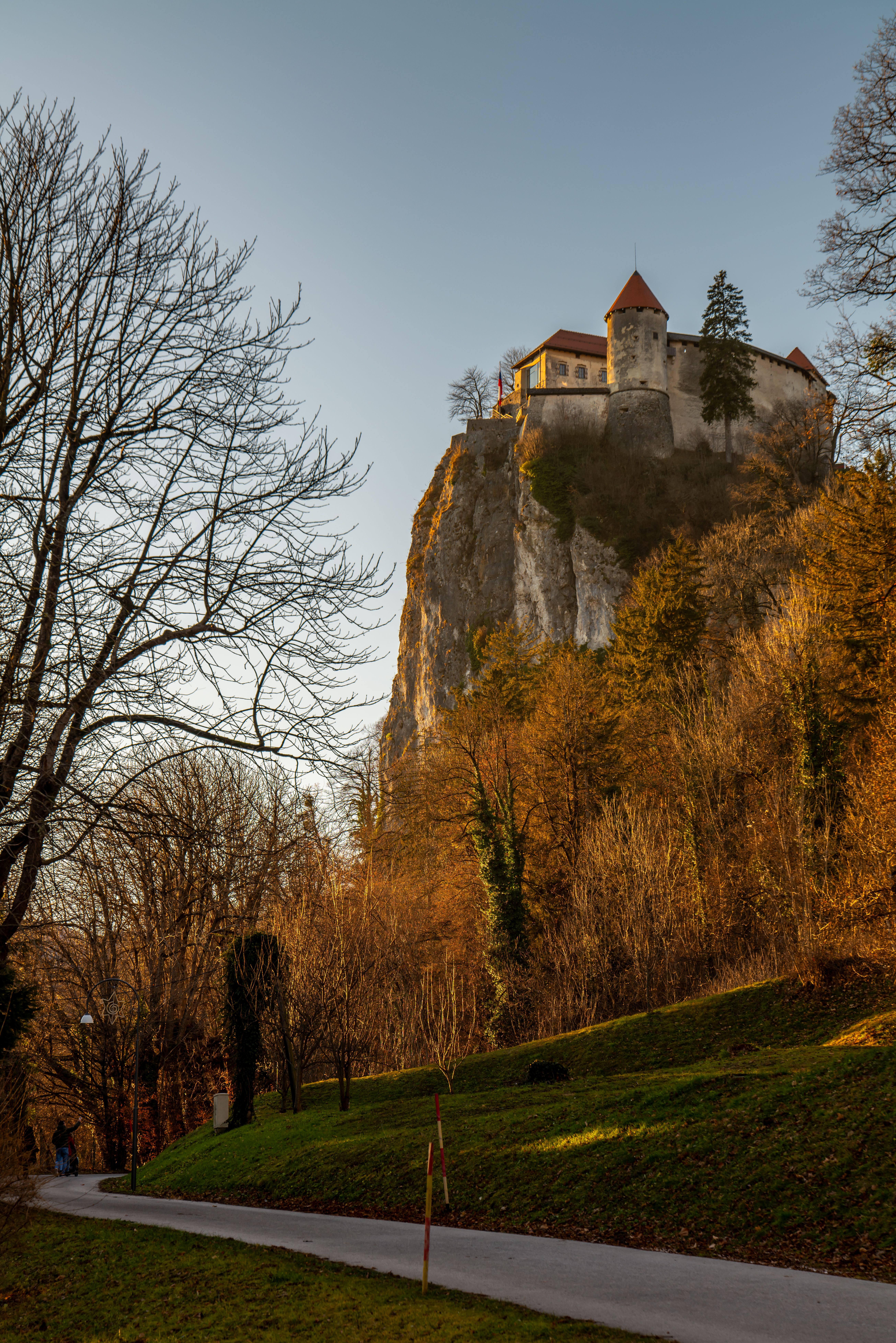 Castelo De Bled No Penhasco No Outono, Eslovênia · Foto profissional ...