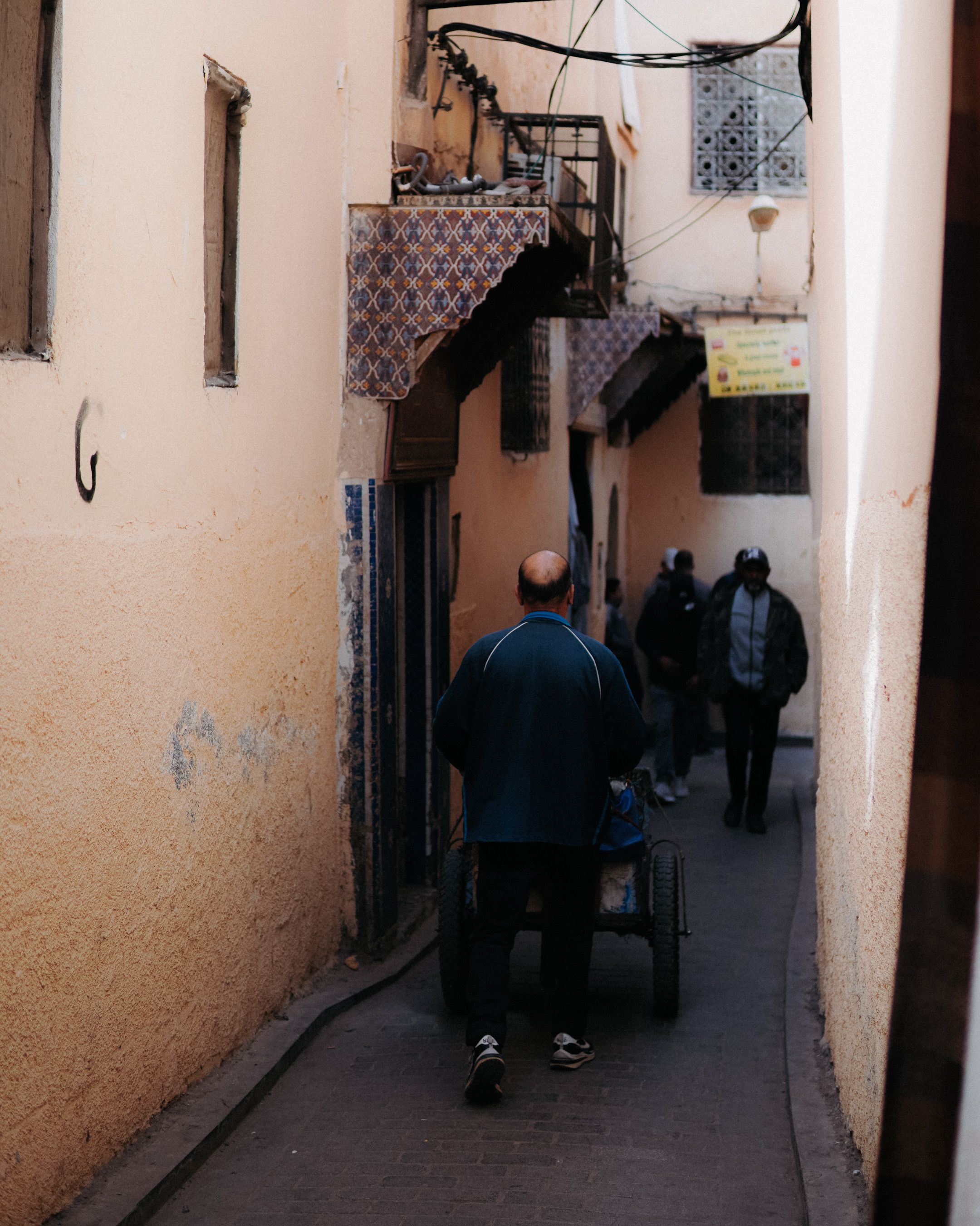 Narrow Alley with People in Traditional Market · Free Stock Photo