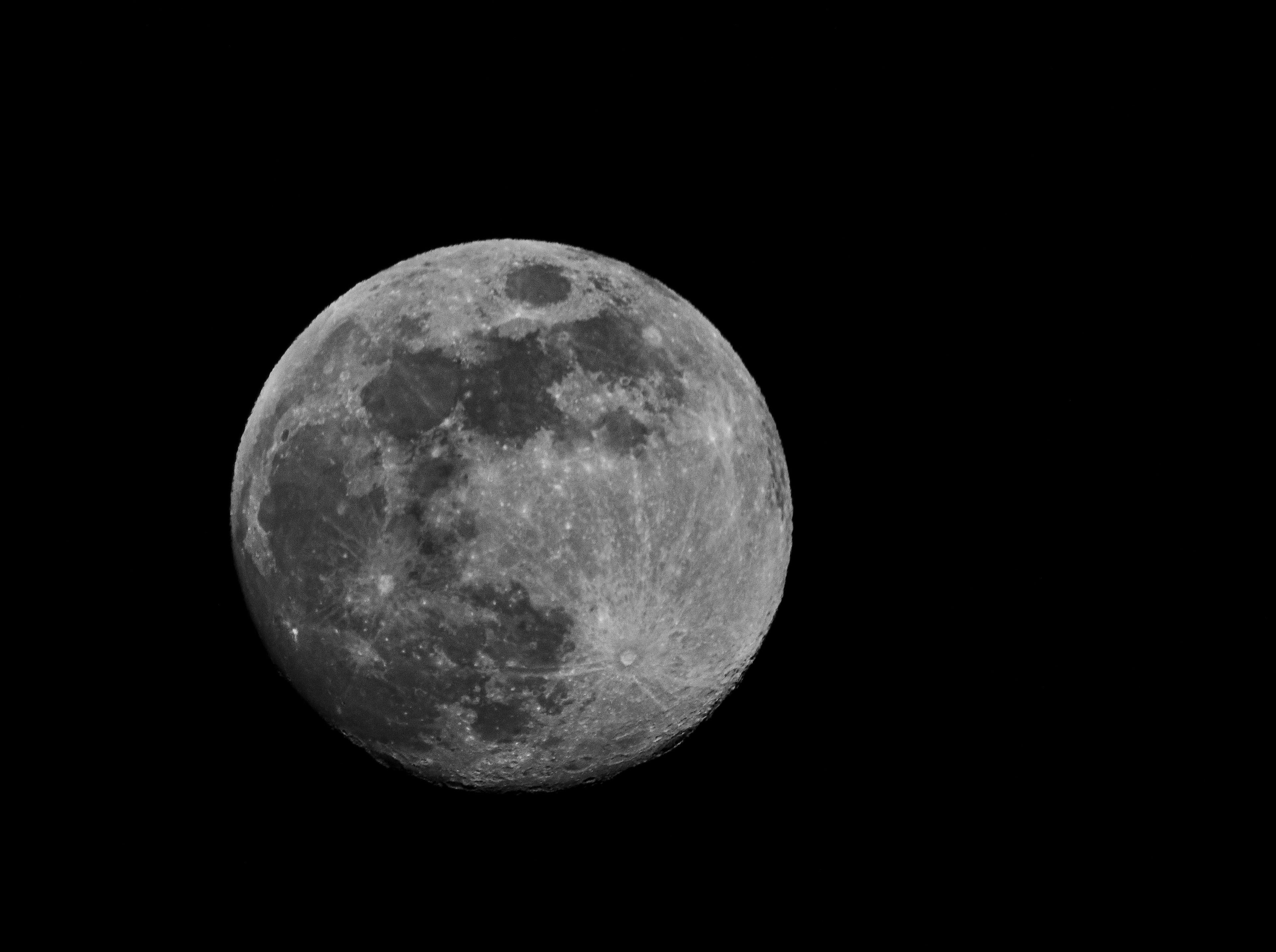 Full Moon · Free Stock Photo